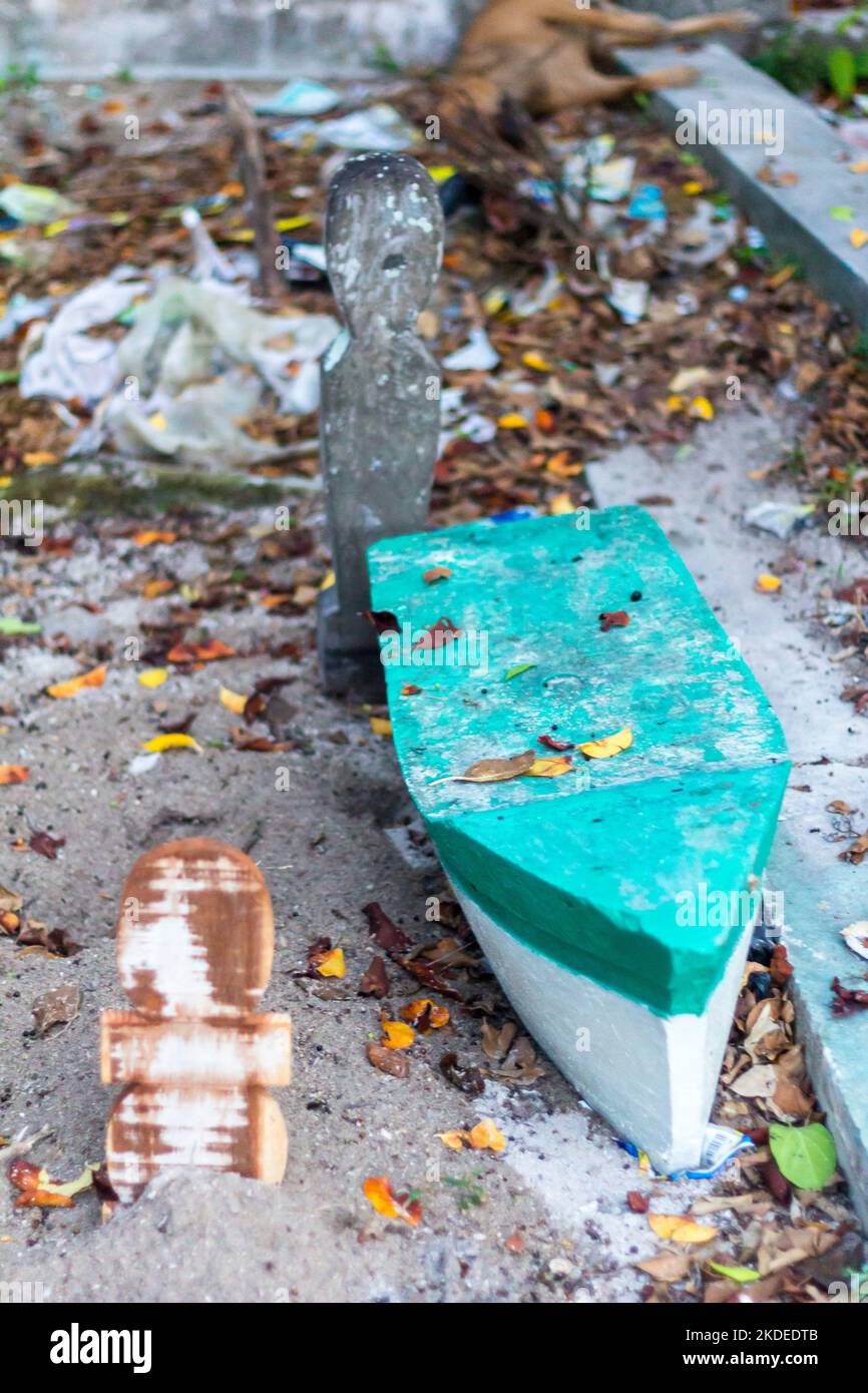 Badjao grave hi-res stock photography and images - Alamy