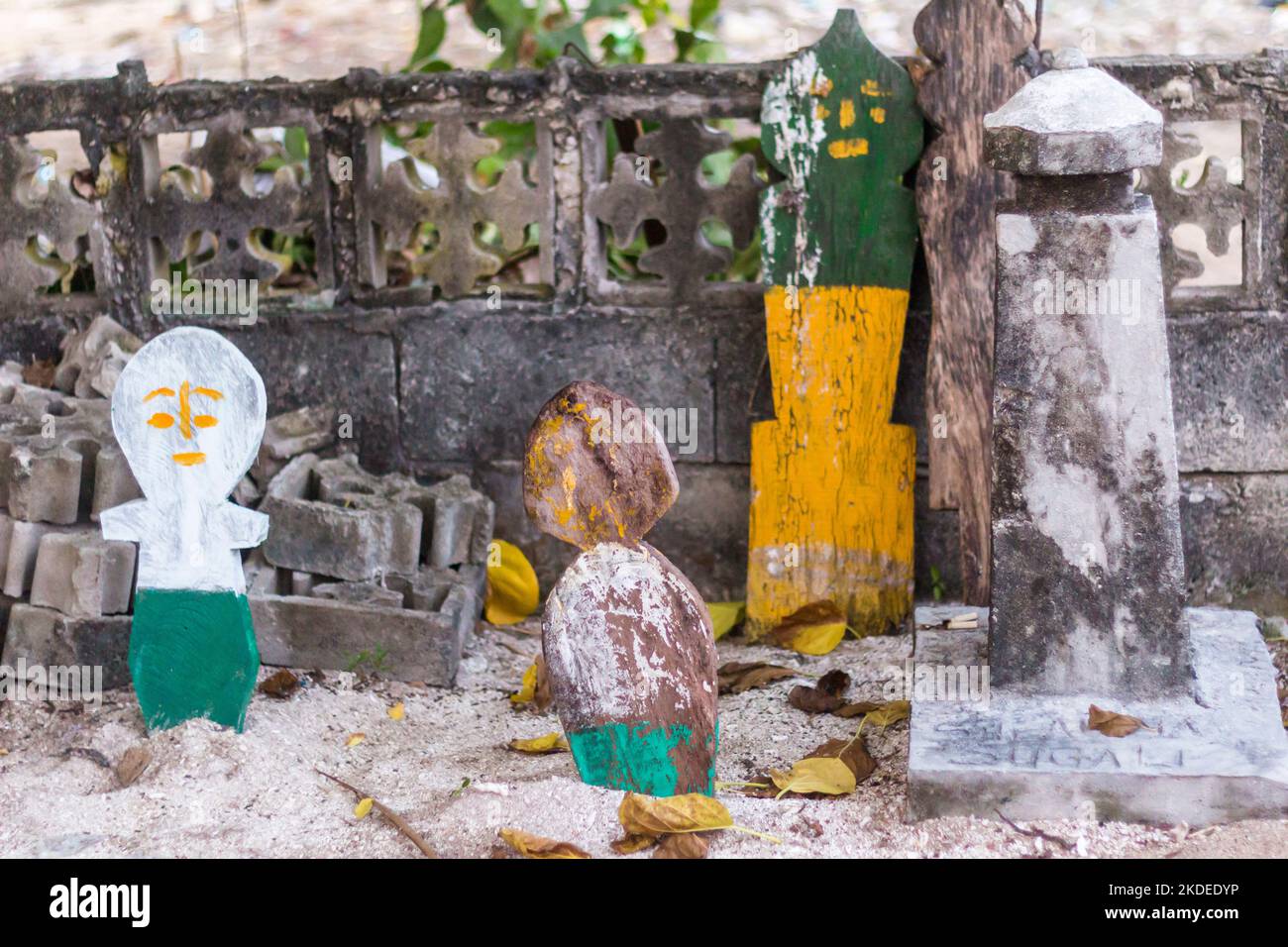 Badjao grave hi-res stock photography and images - Alamy