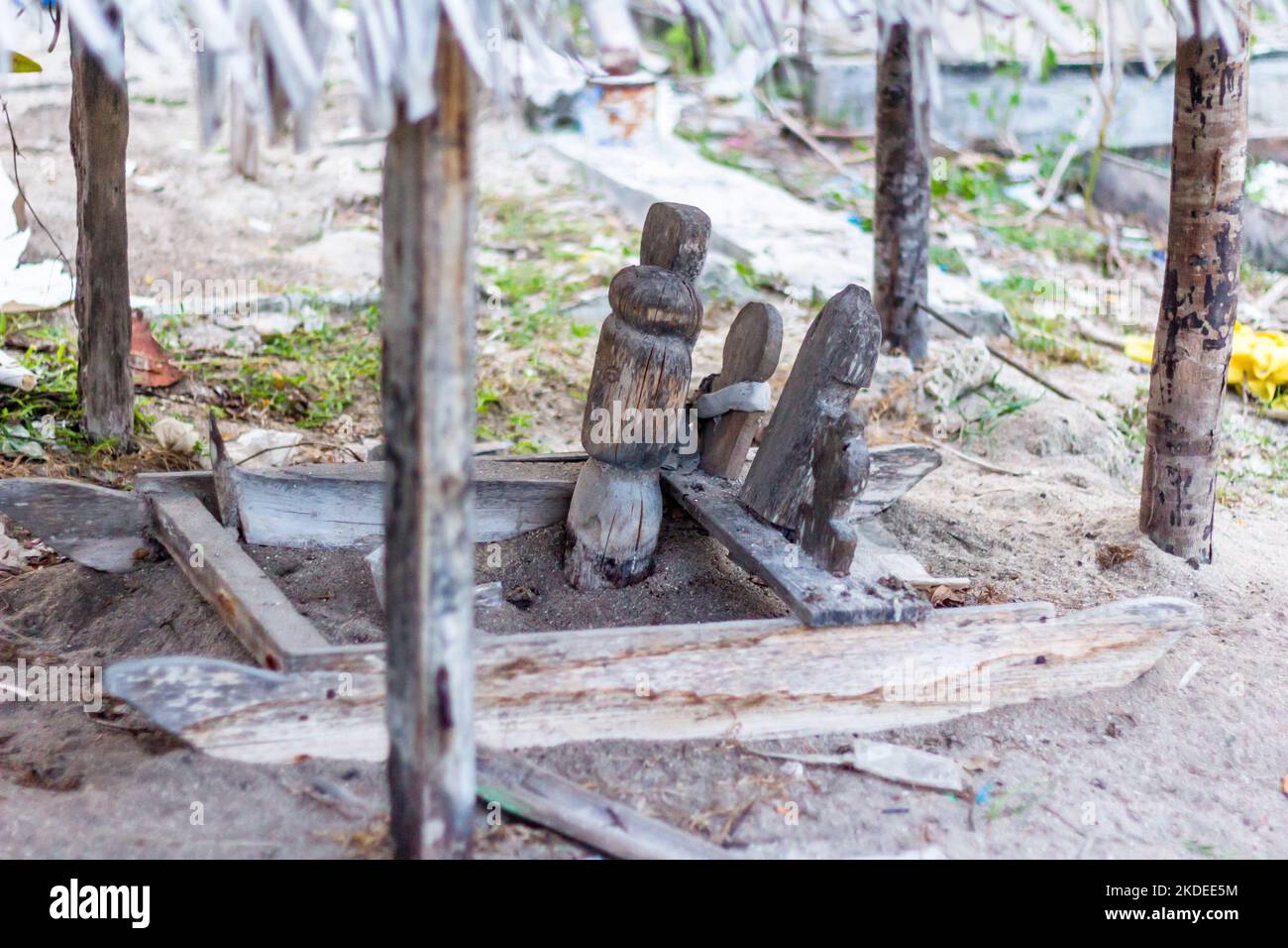 Filipino muslim cemetery hi-res stock photography and images - Alamy