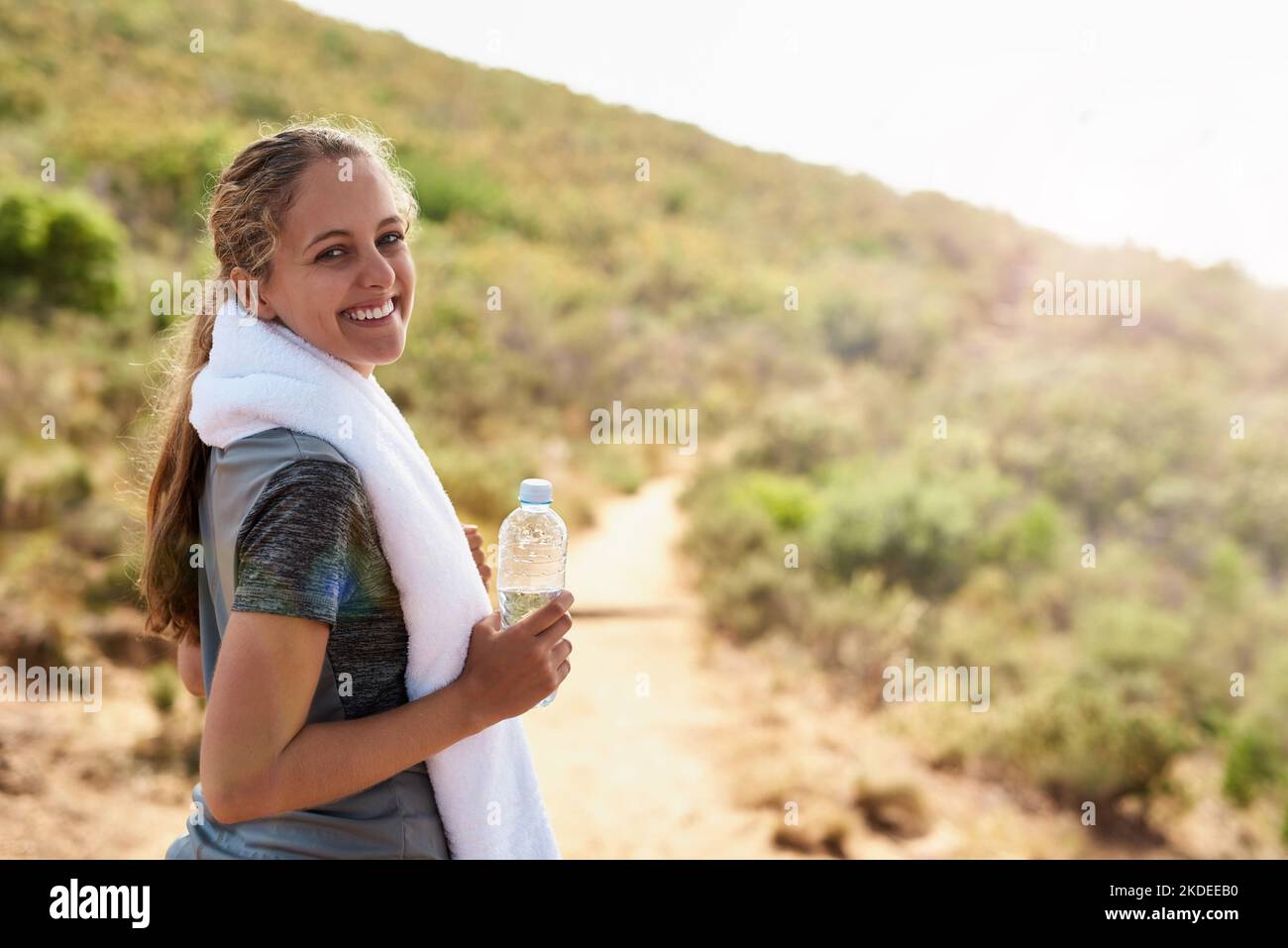 Its important to stay hydrated when working out. Portrait of a sporty ...