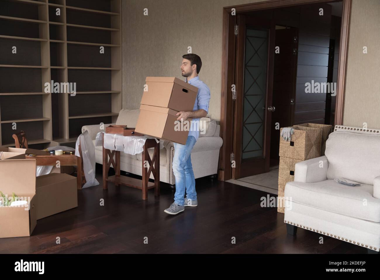 Man carrying boxes hi-res stock photography and images - Alamy