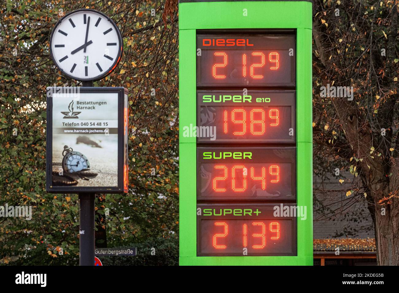 Hamburg, Germany. 06th Nov, 2022. A display board shows the prices for ...