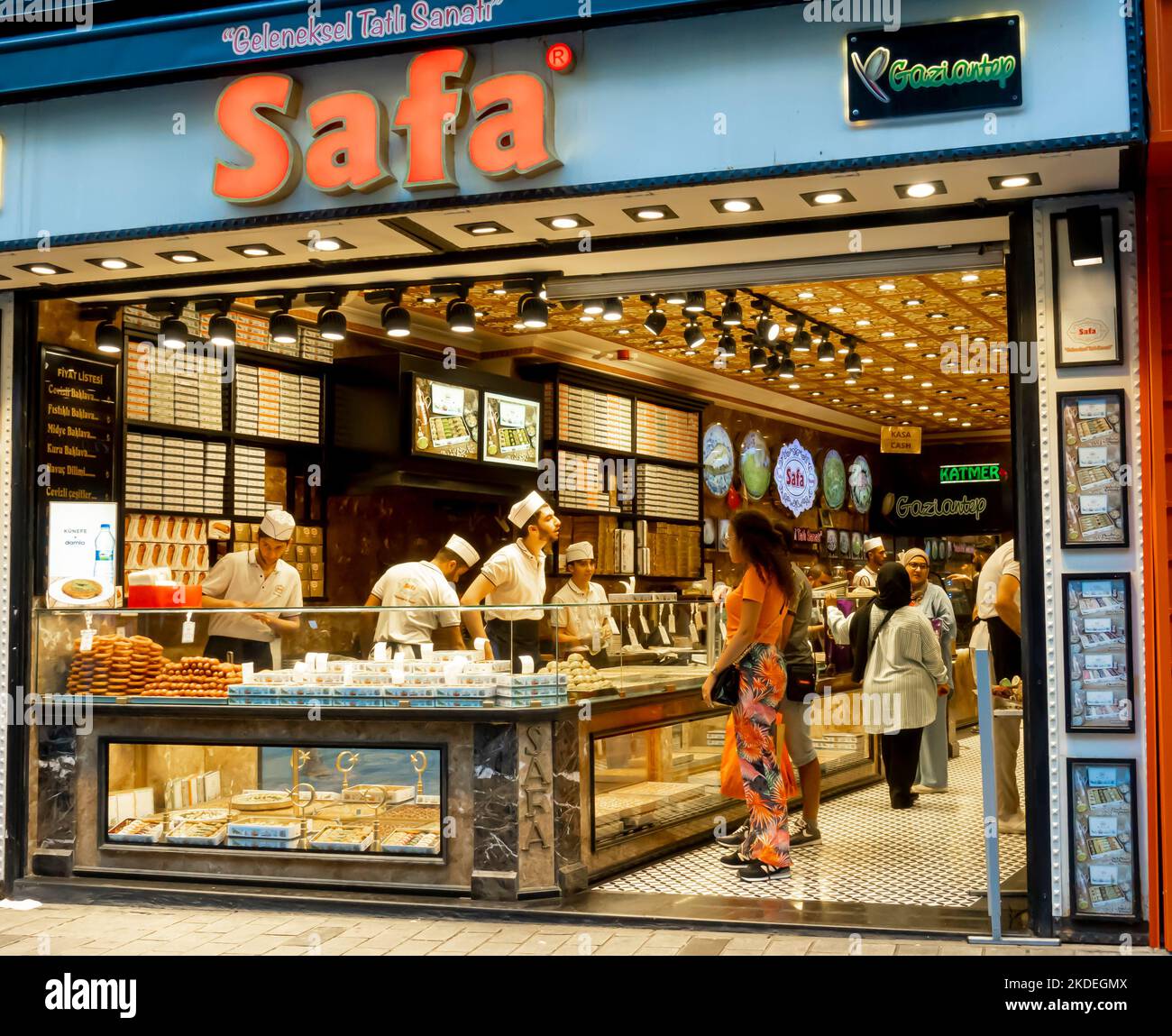 Tatlıcı Safa Taksim, Dessert restaurant, patisserie Istanbul Turkey ...