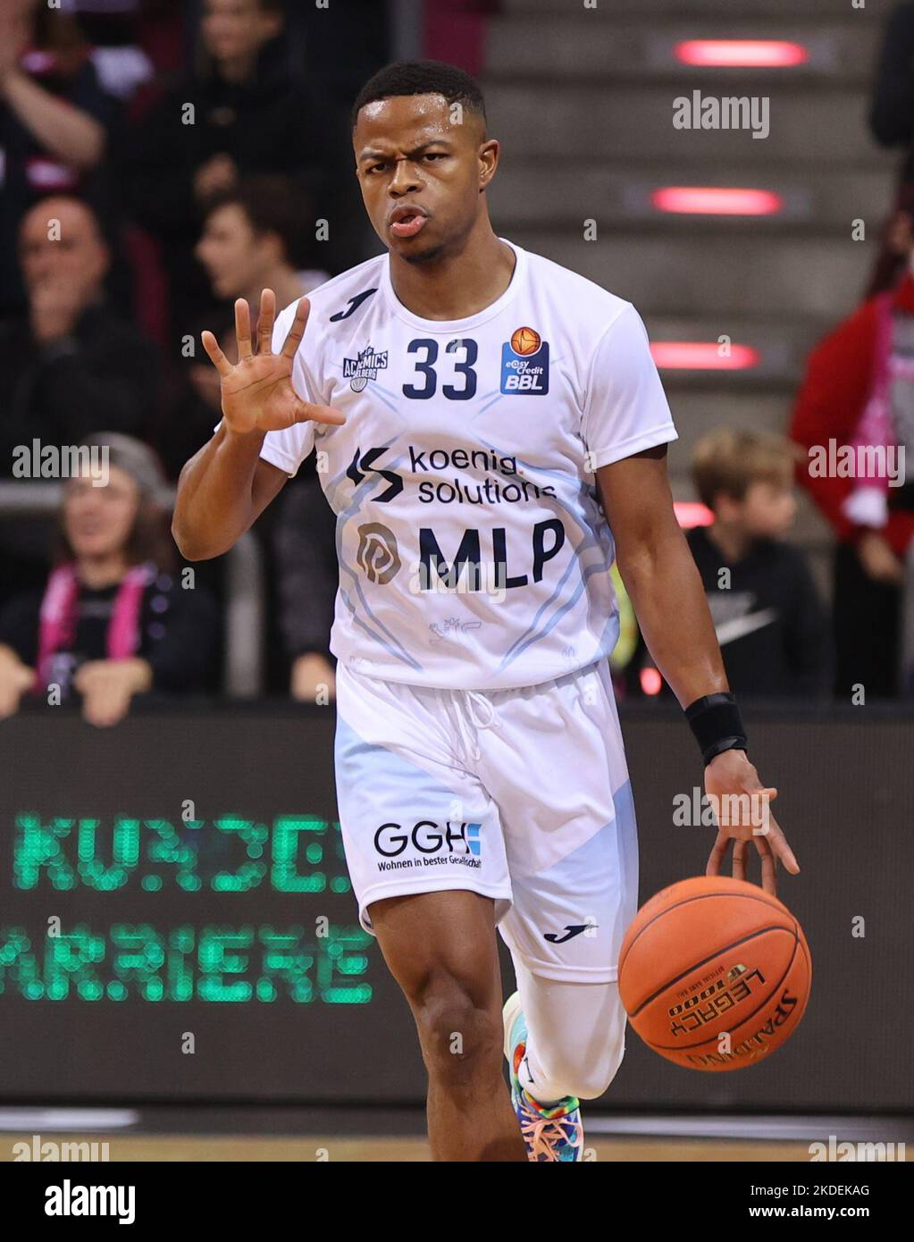 Saison 6 2022 hi-res stock photography and images - Alamy