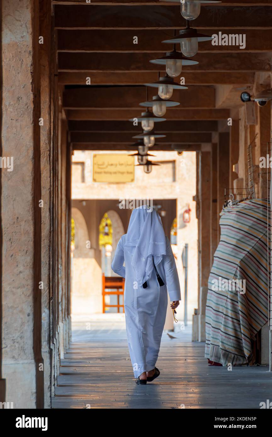 Qatari men in traditional dress hi-res stock photography and images - Alamy