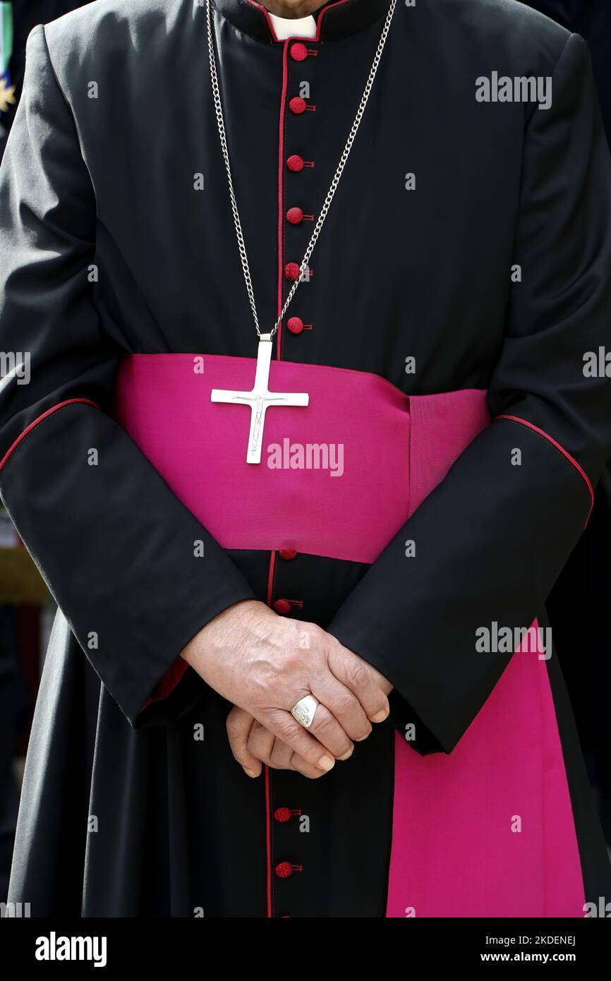 Catholic mass priest ordinary hi-res stock photography and images - Alamy