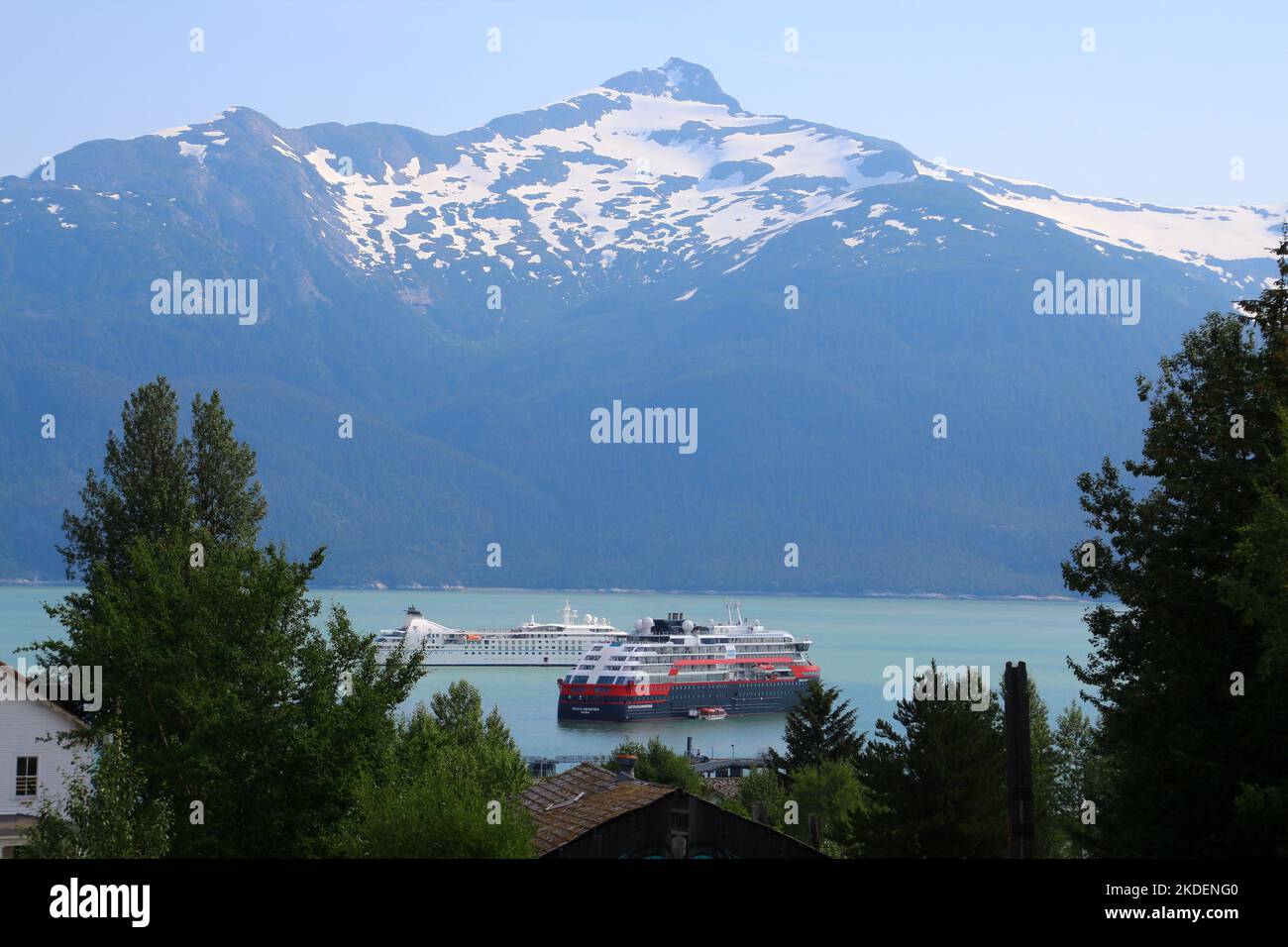 Hurtigruten MS Roald Amundsen in Chilkoot Inlet, Alaska Stock Photo - Alamy