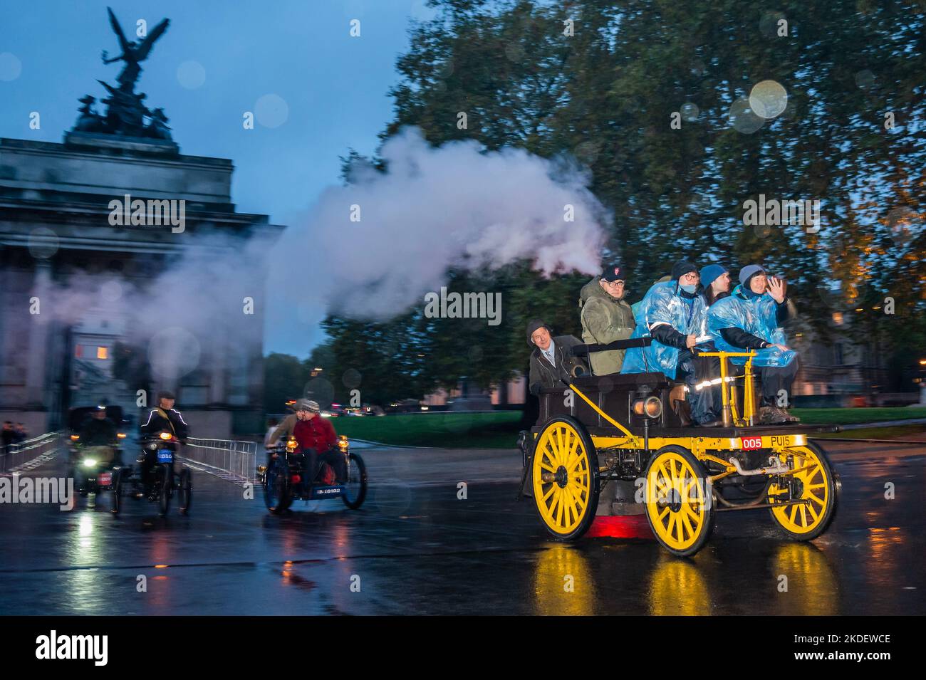 London, UK. 6th Nov, 2022. 1896 Salverson, steam powered - Passing the ...