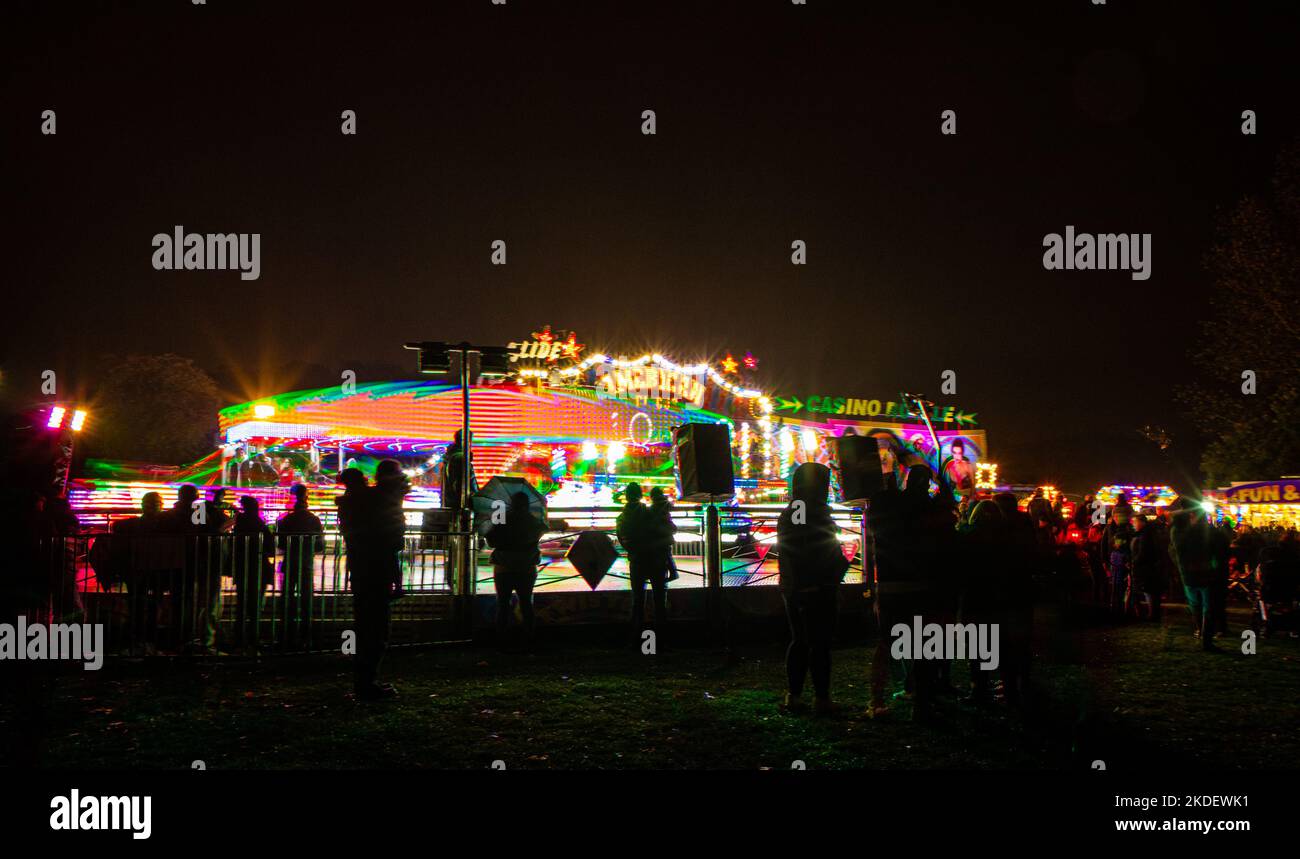 The 'Twister' ride Bicester Bonfire night funfair at Pingle Field Stock ...