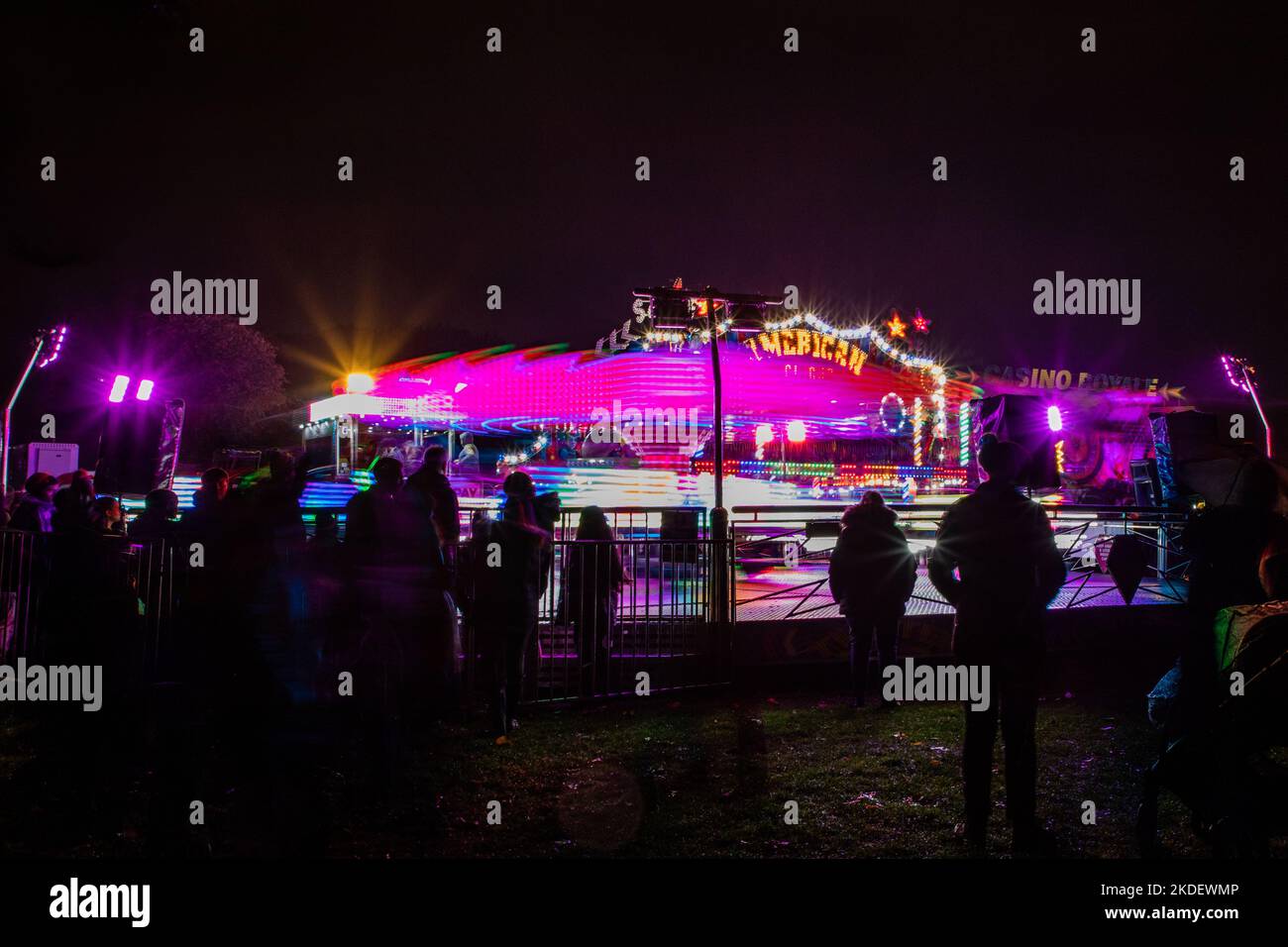 The 'Twister' ride Bicester Bonfire night funfair at Pingle Field Stock ...