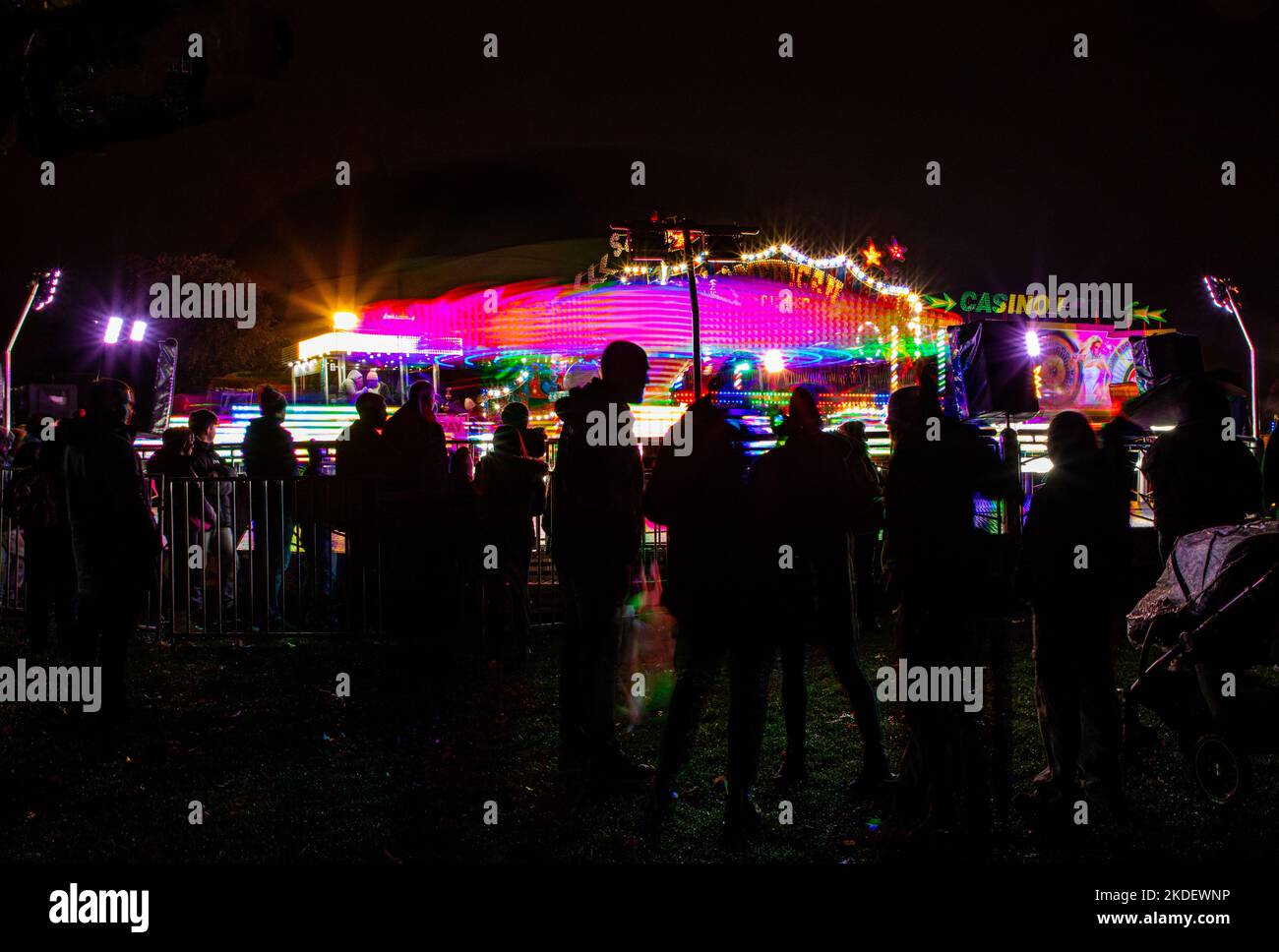 The 'Twister' ride Bicester Bonfire night funfair at Pingle Field Stock ...