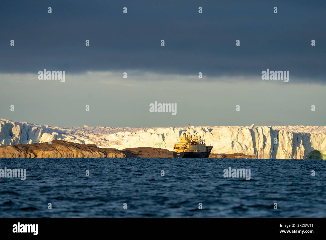 Sun setting North Sea Arctic Landscape, Longyearbyen, Svalbard, Norway ...