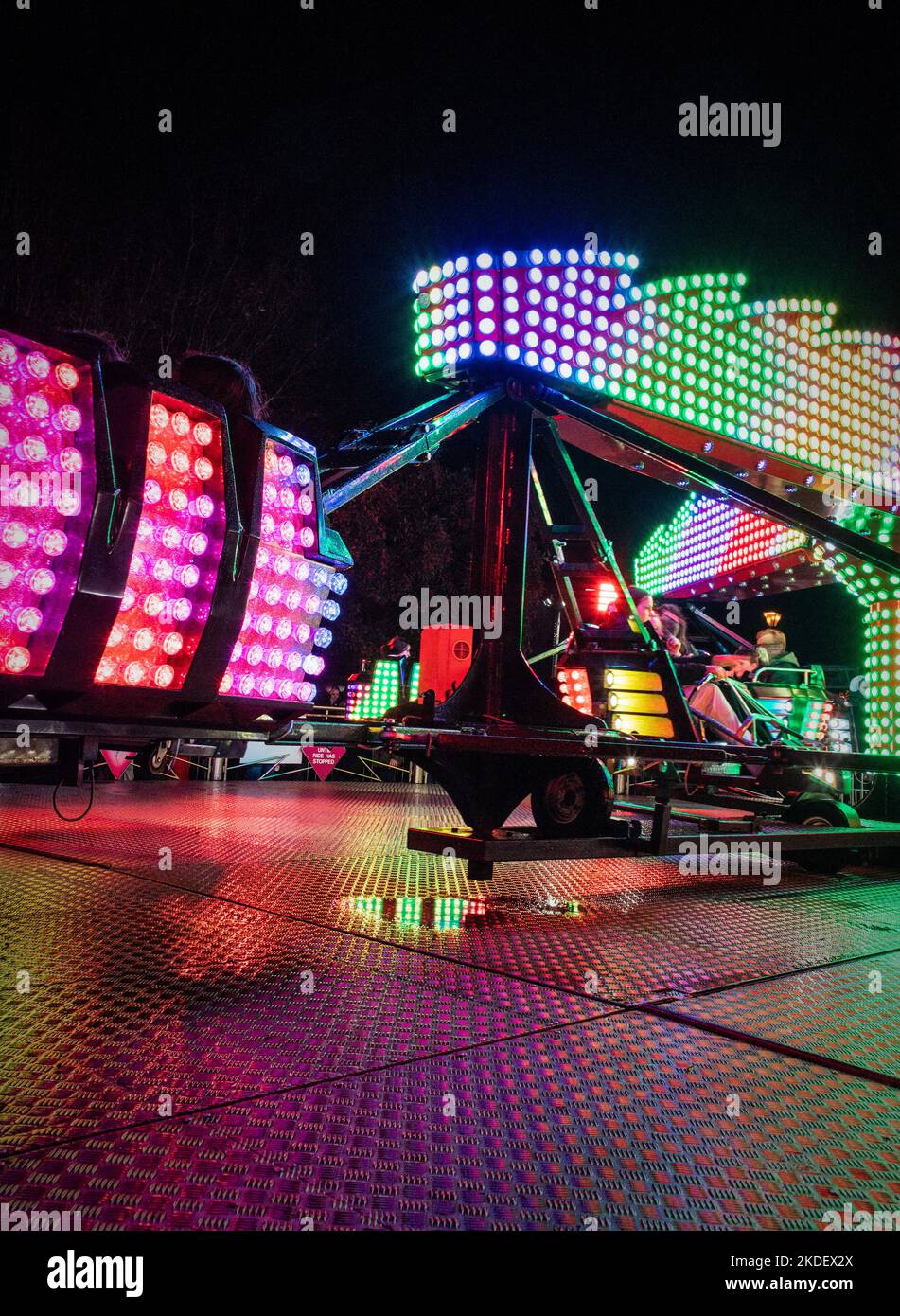 The 'Twister' ride Bicester Bonfire night funfair at Pingle Field Stock ...
