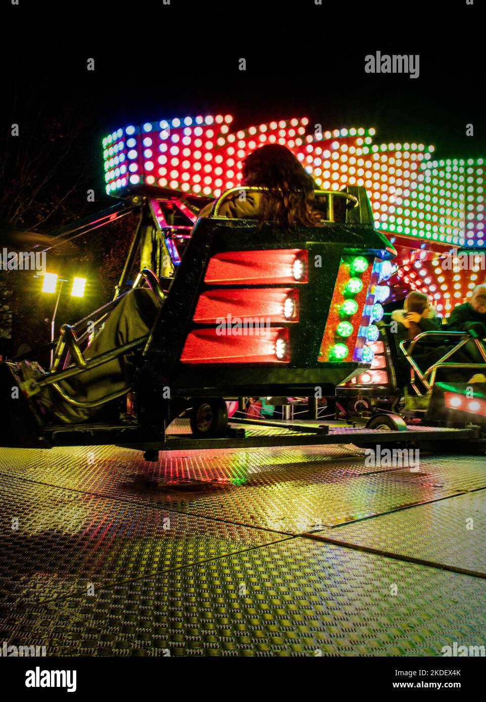 The 'Twister' ride Bicester Bonfire night funfair at Pingle Field Stock ...