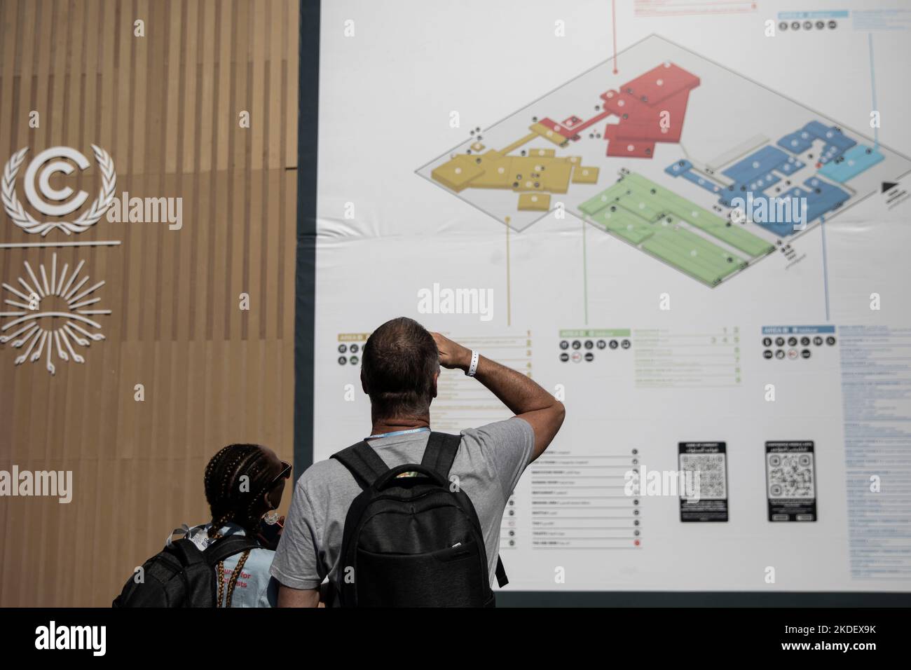 Sharm El Sheikh Egypt 06th Nov 2022 Attendees Look At The Venue Map