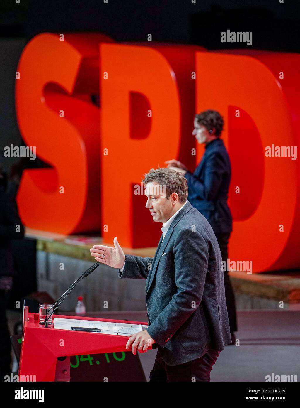 Chairman addresses hi-res stock photography and images - Alamy