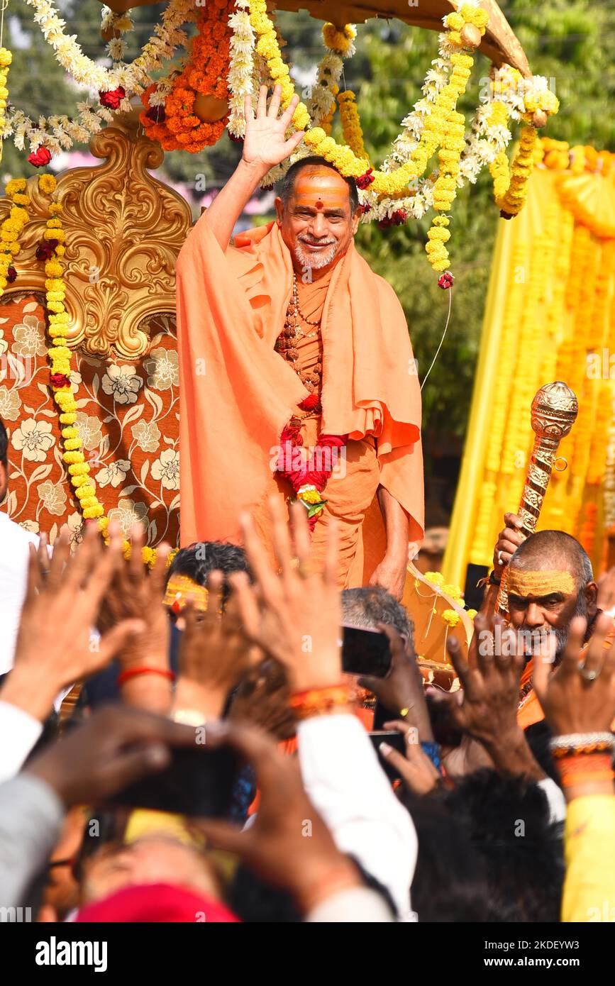 Jagadguru shankaracharya swami shri sadanand saraswati hi-res stock ...