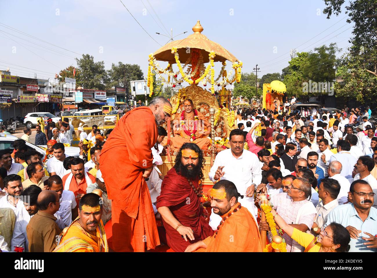 Jagadguru shankaracharya swami shri sadanand saraswati hi-res stock ...