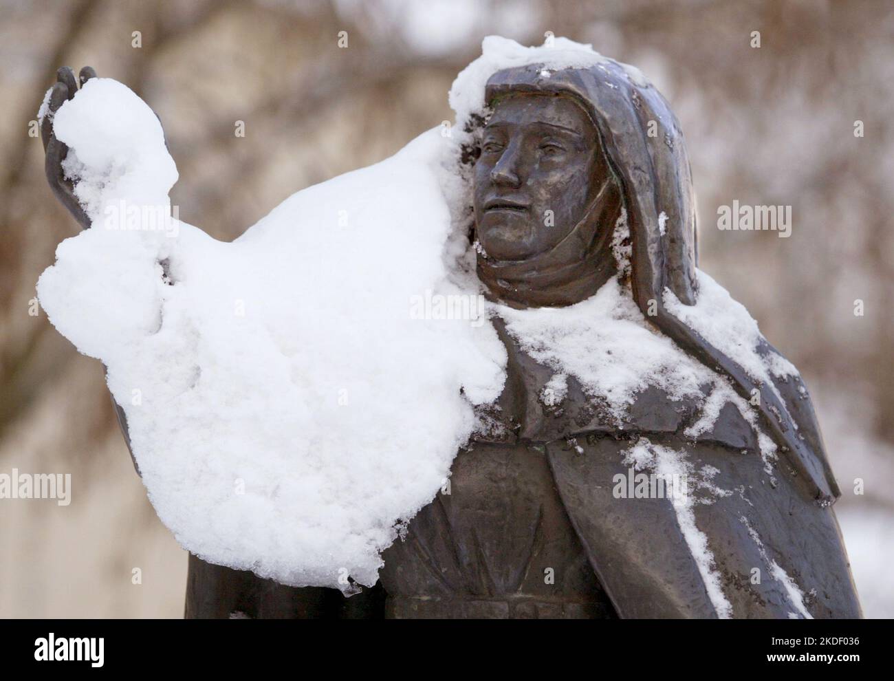 Seasonal weather, Vadstena, Sweden. Snow on a statue of Bridget of ... Seasonal weather, Vadstena, Sweden. Snow on a statue of Bridget of ...