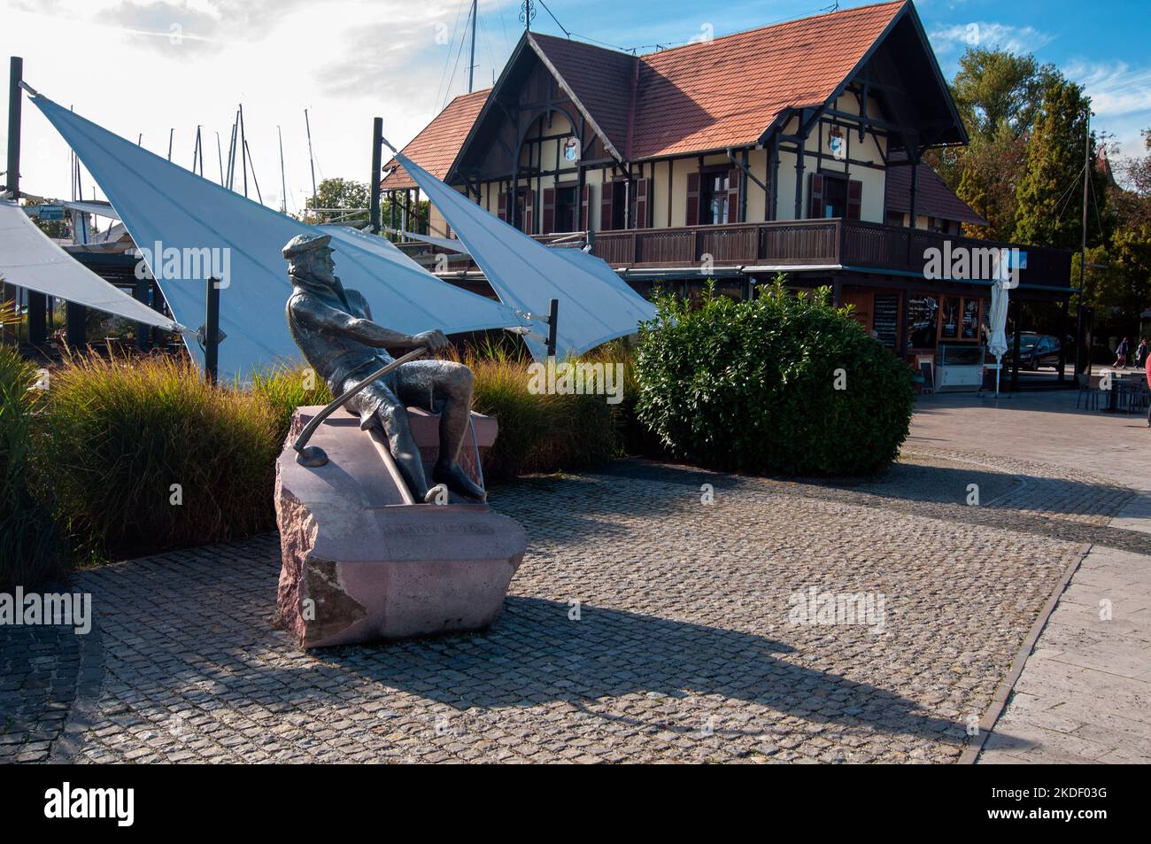 Statue of Hungarian Actor István Bujtor, Tagore lakeside Promenade ...