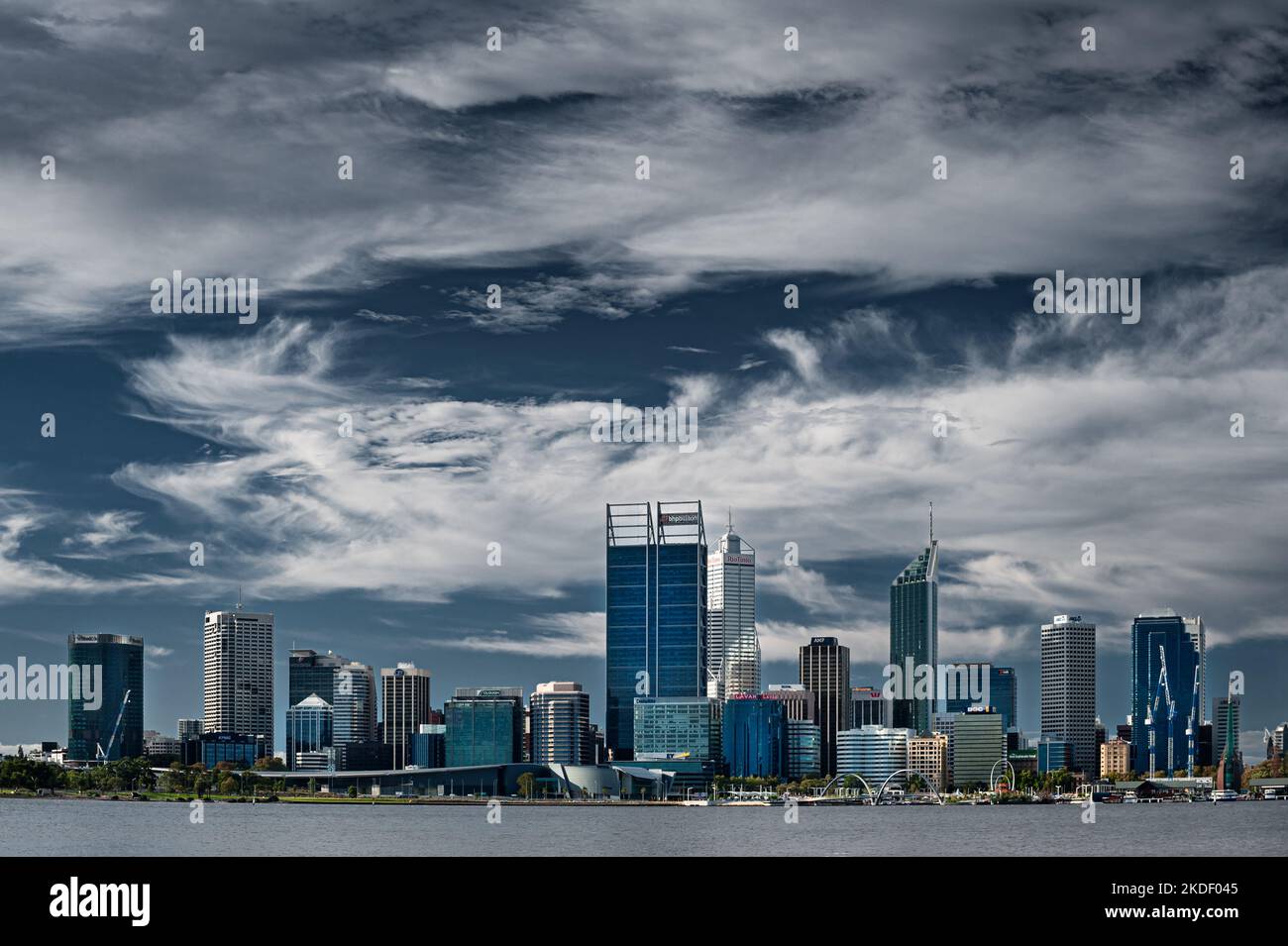 Urban skyline feature hi-res stock photography and images - Alamy