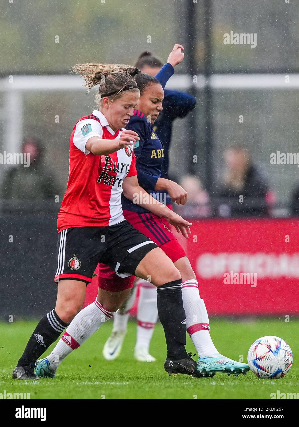 Rotterdam - Sanne Koopman of Feyenoord V1, Quinty Sabajo of Ajax ...