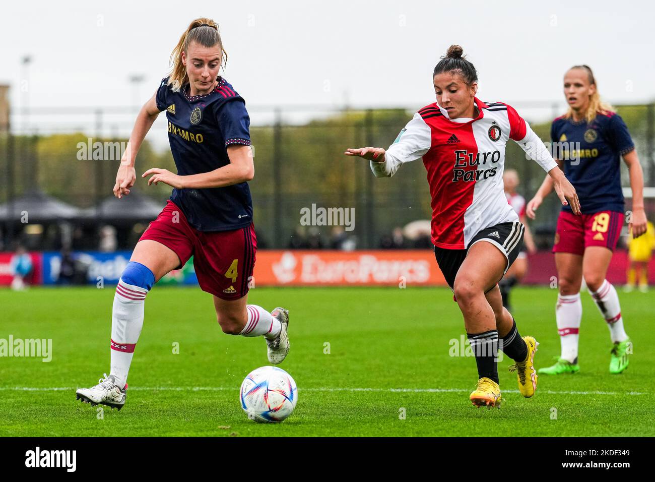Rotterdam - Lisa Doorn of Ajax Vrouwen, Sabrine Ellouzi of Feyenoord V1 ...