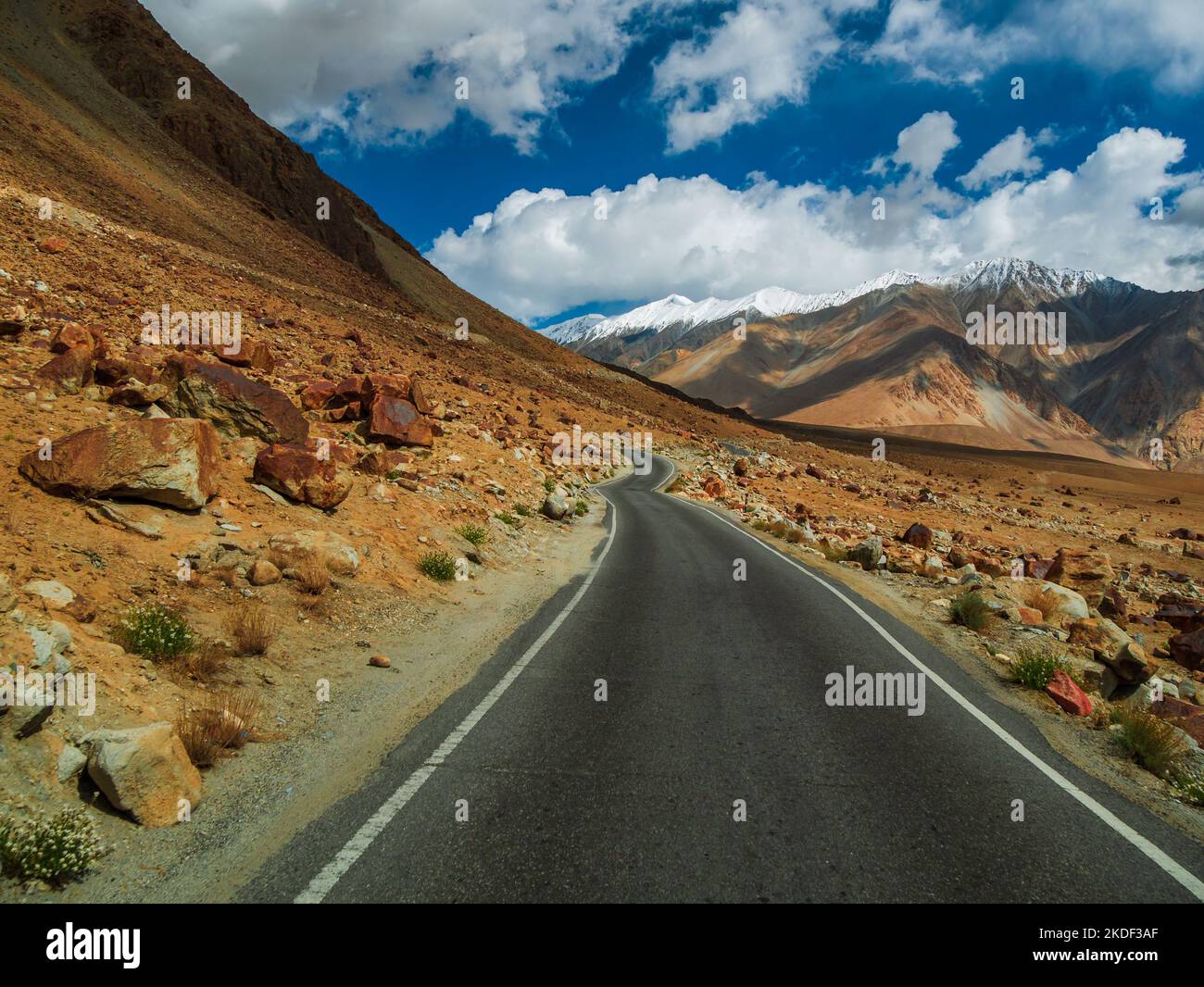 Mountain road of Ladakh, Northern India. Beautiful landscape of Ladakh ...