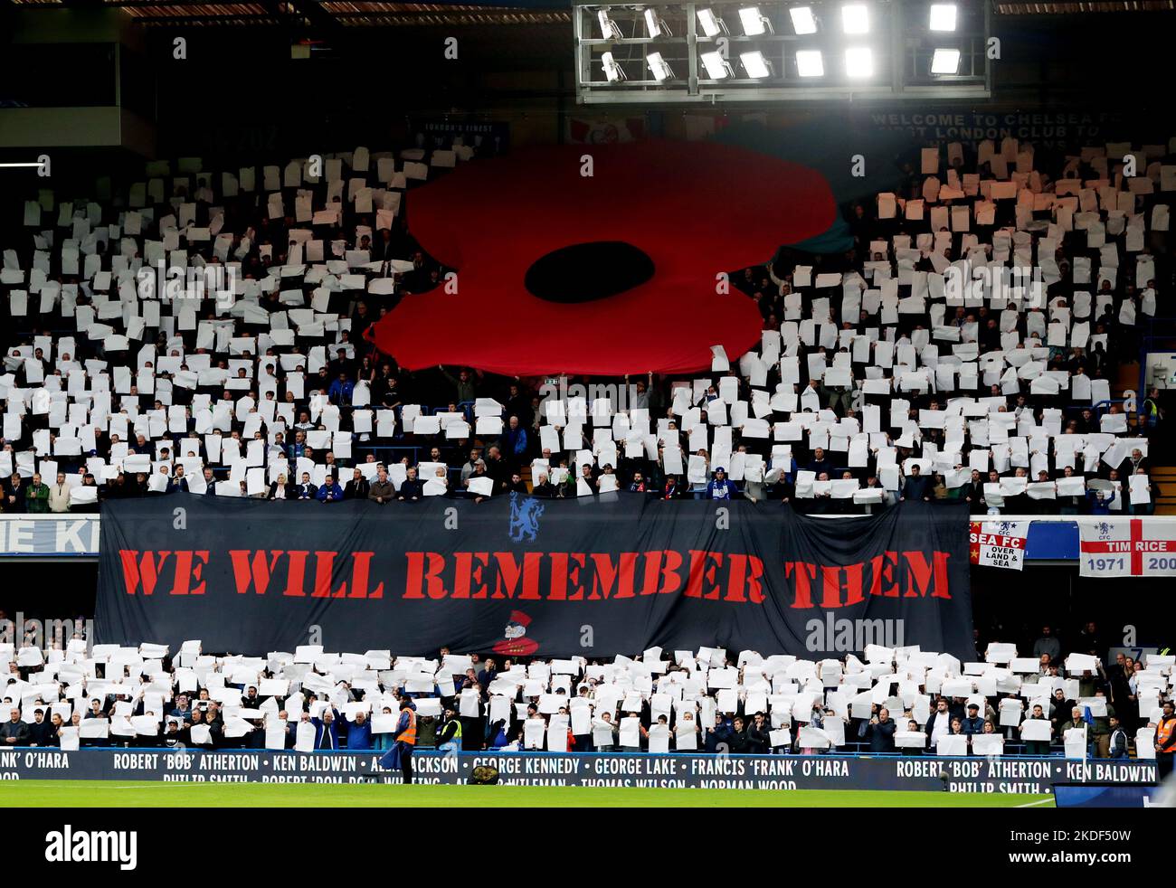 Chelsea football fans remembrance day hi-res stock photography and ...