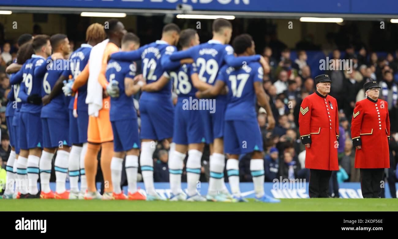 London, England, 6th November 2022. The Chelsea team stand alongside ...