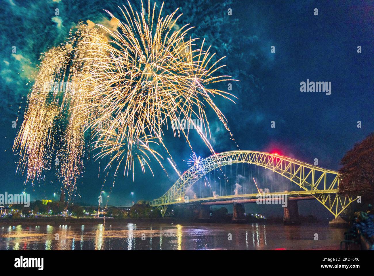 Halton Borough council November 5th Bonfire night fireworks display ...