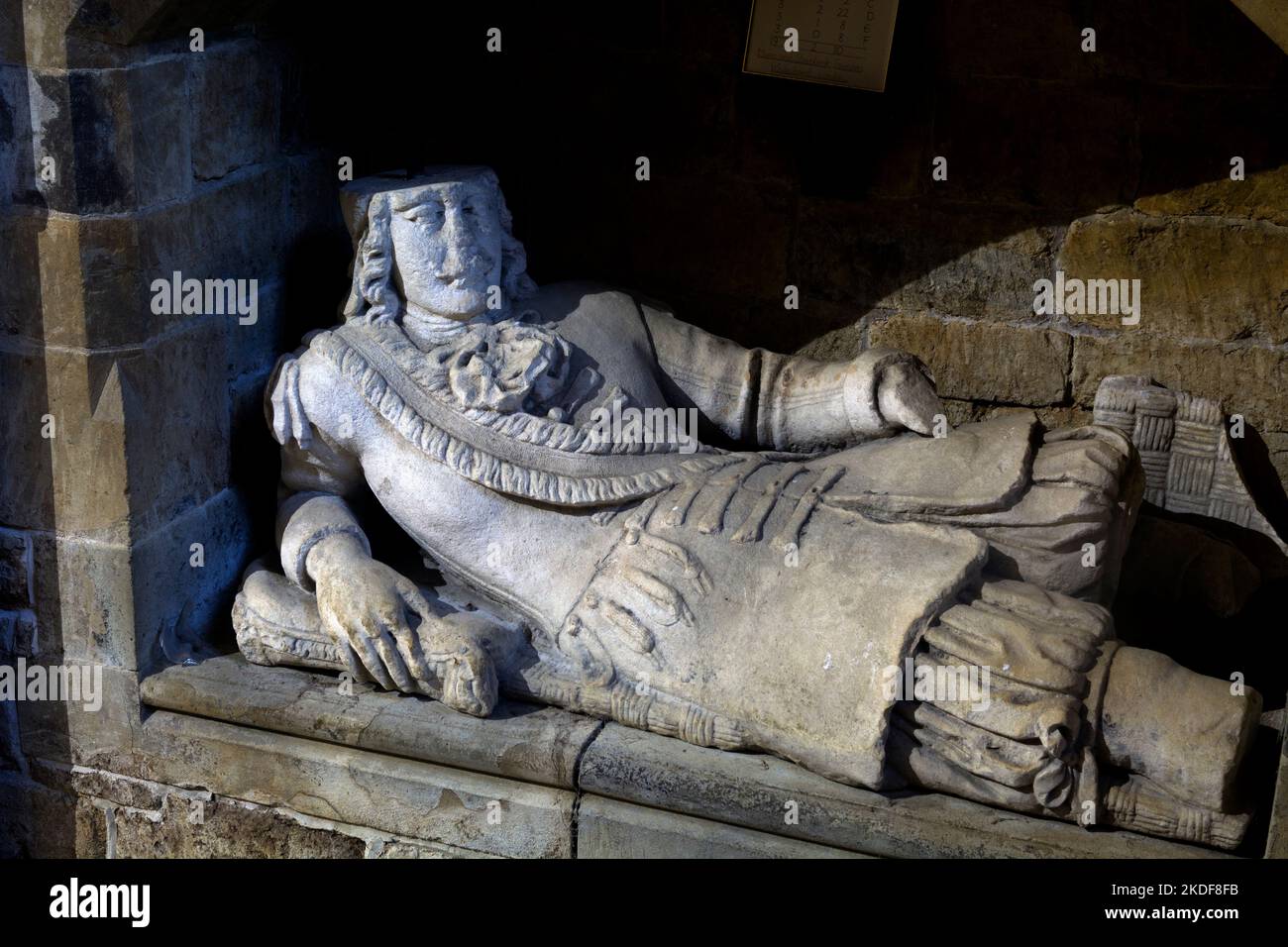 Captain Henry Kingsmill effigy, St. Peter`s Church, Radway ...