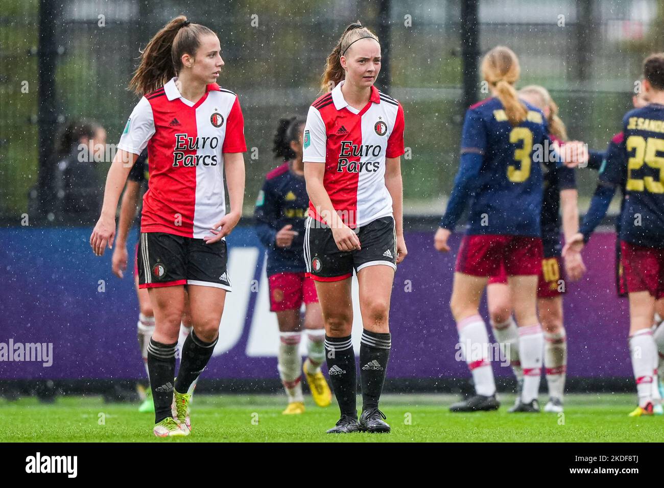Rotterdam - Sophie Cobussen of Feyenoord V1, Amber Verspaget of ...