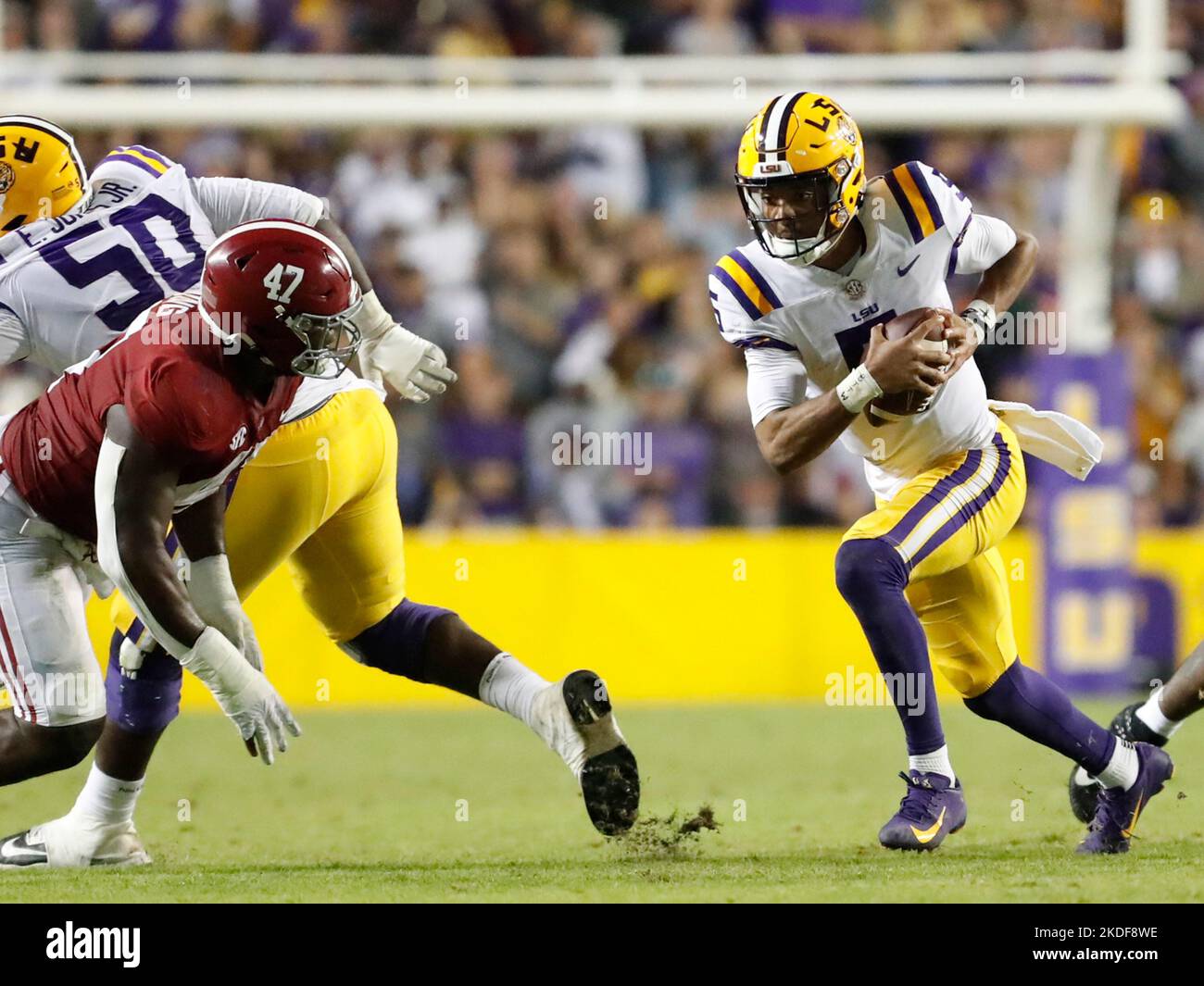 LSU Tigers quarterback Jayden Daniels (5) tries to run past Alabama ...