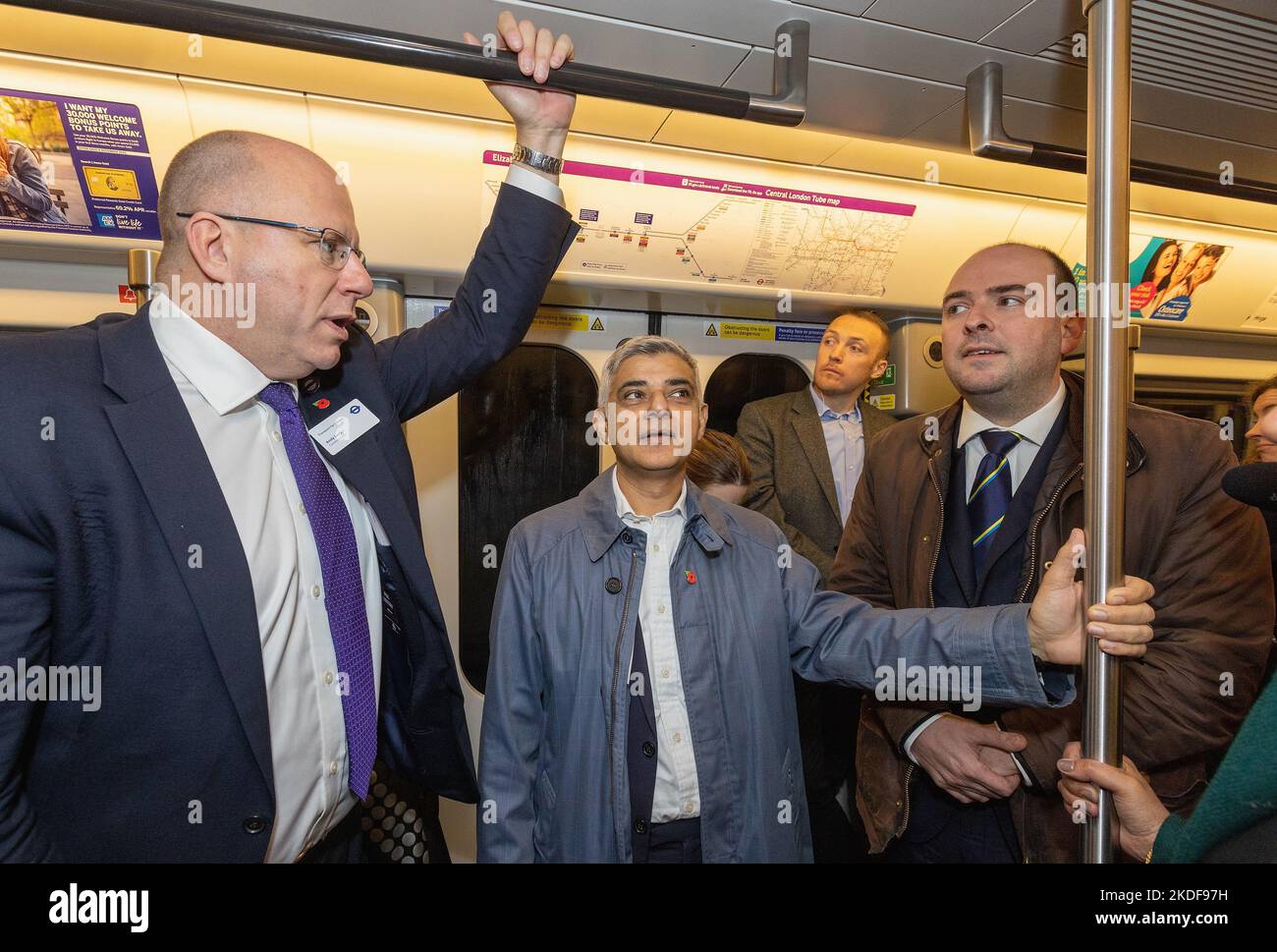 Transport for London commissioner, Andy Lord (left) talks to the Mayor ...