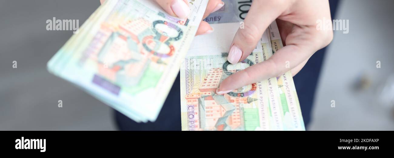 Woman hand counting hi-res stock photography and images - Alamy