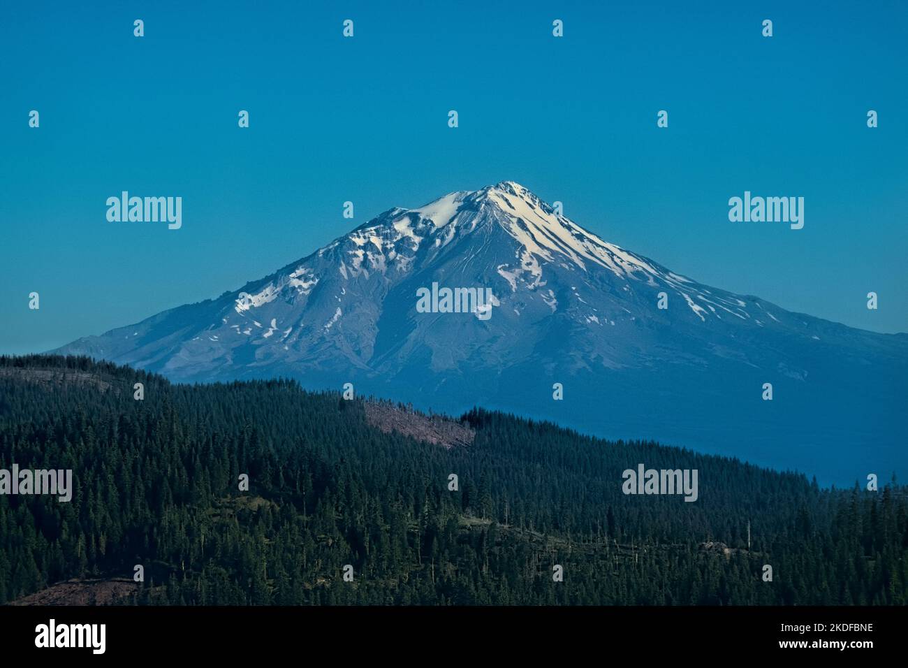 Mount shasta view pacific hi-res stock photography and images - Alamy