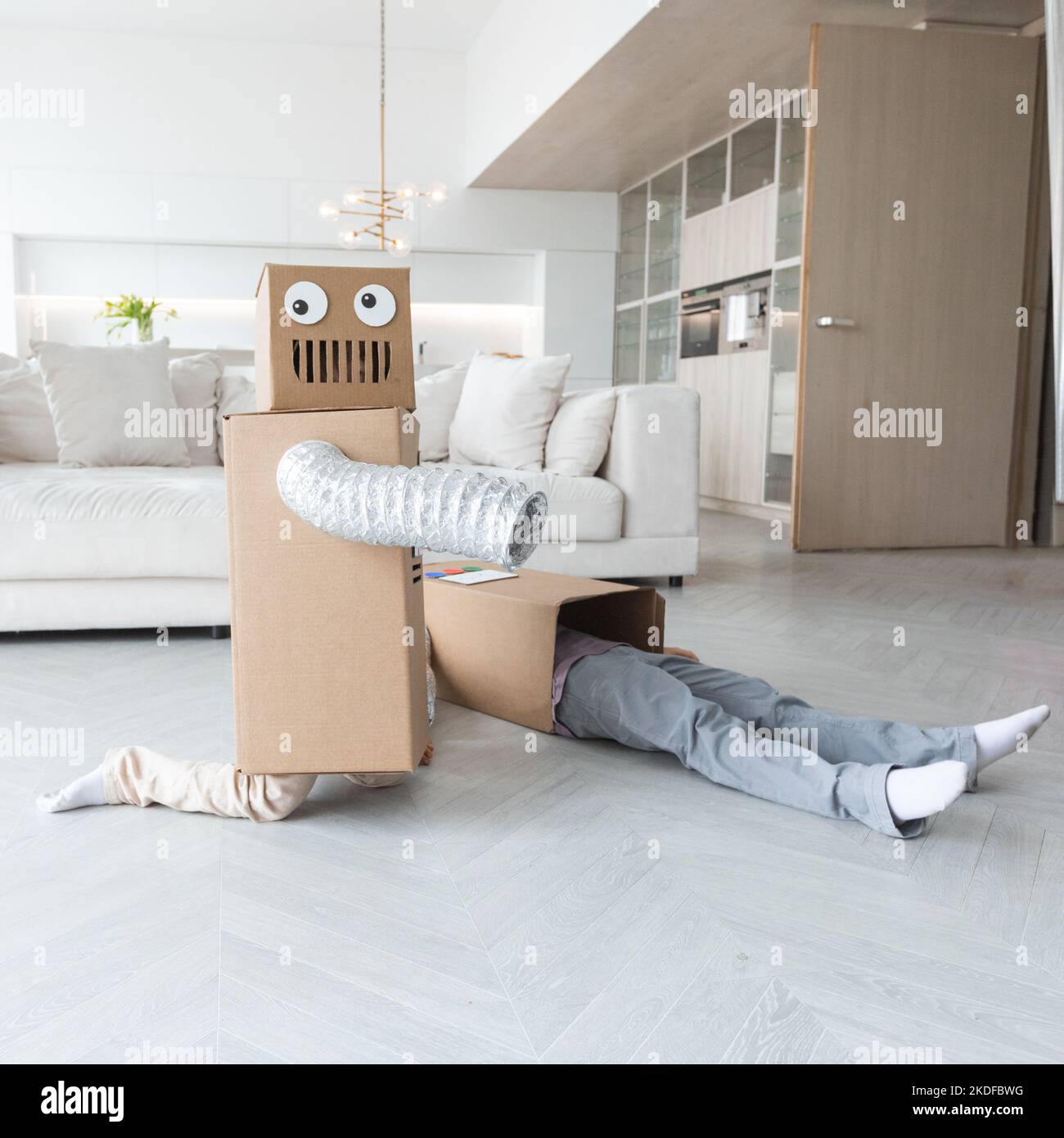 Cardboard robot costume hi-res stock photography and images - Alamy