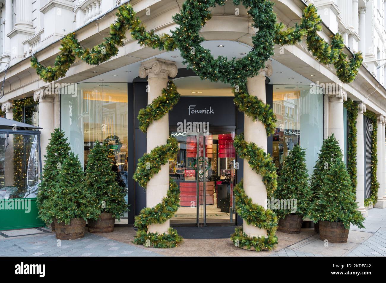 Department store decoration christmas tree hi-res stock photography and ...