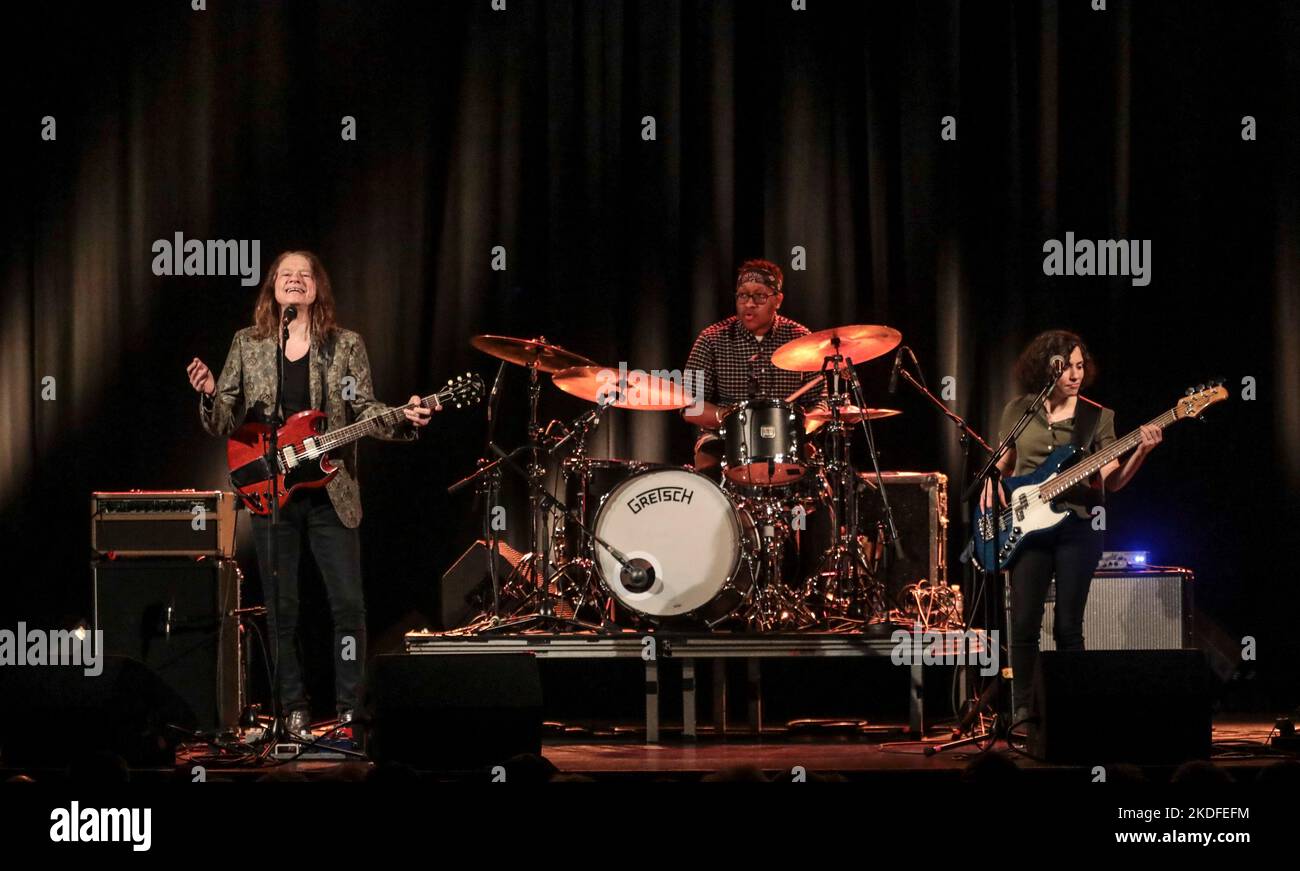 CONCERT ROBBEN FORD AT THE TRIANON IN PARIS Stock Photo - Alamy