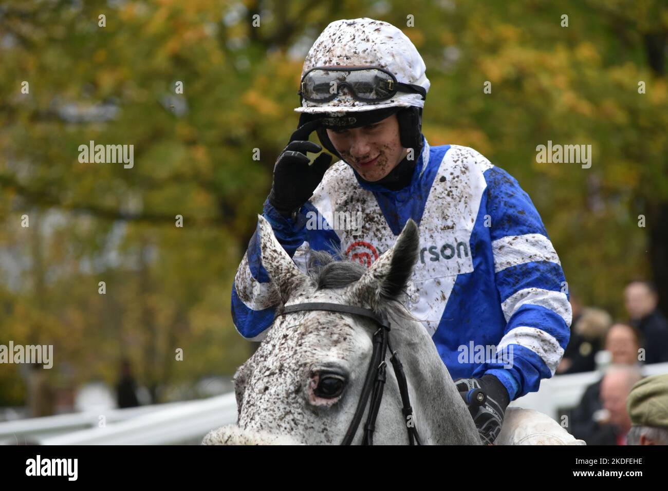 London, UK. 6th Nov 2022. Freddie Gingell salutes the crowd in the ...