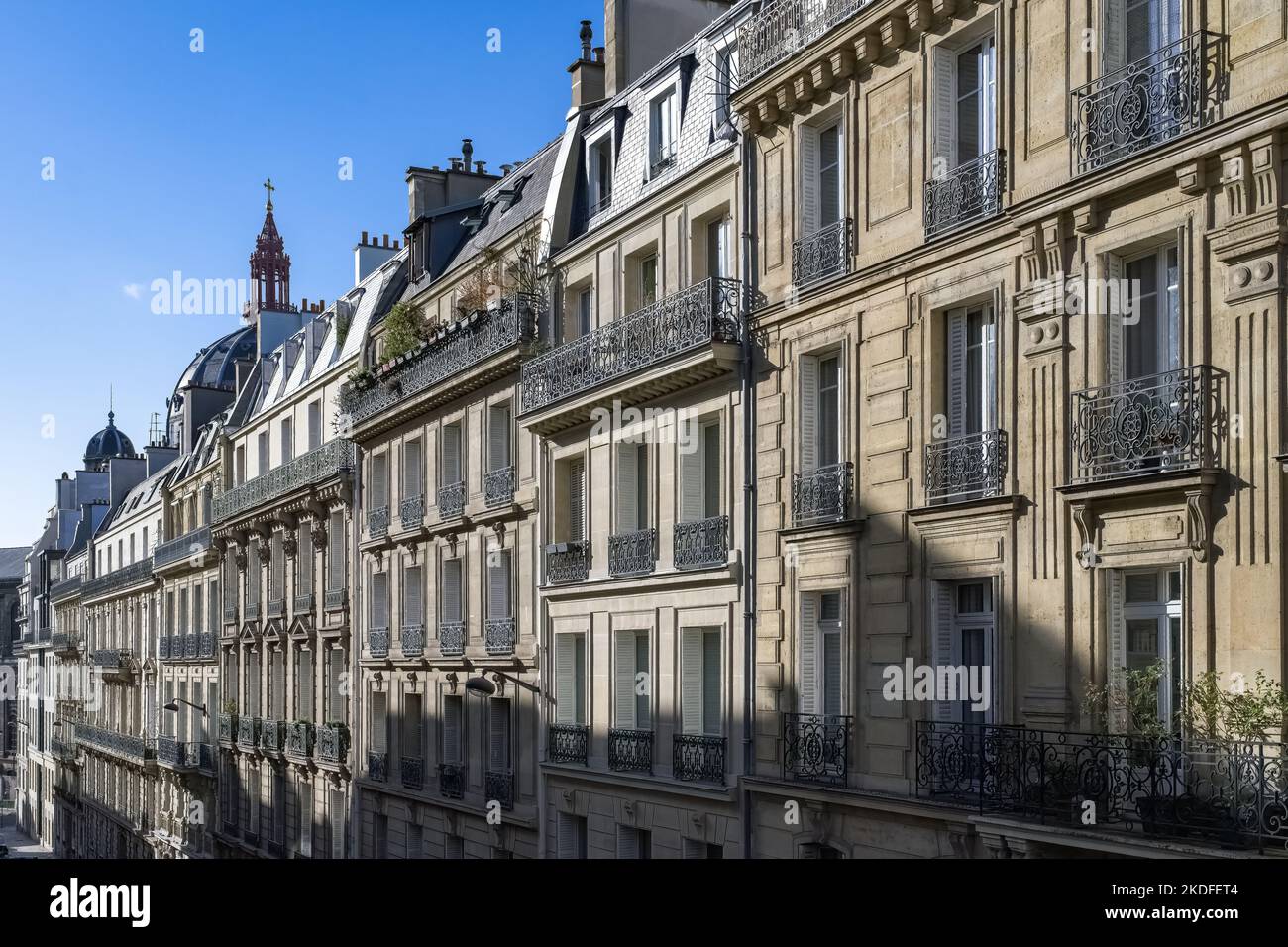 Paris, luxury buildings, in the 8e arrondissement, a chic area Stock ...