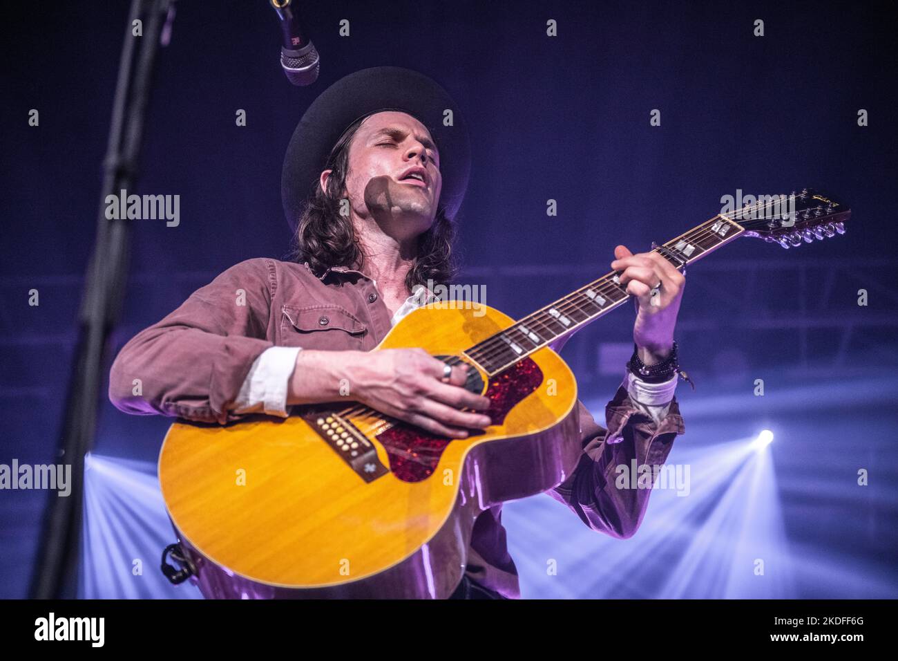 James bay cantante hi-res stock photography and images - Alamy