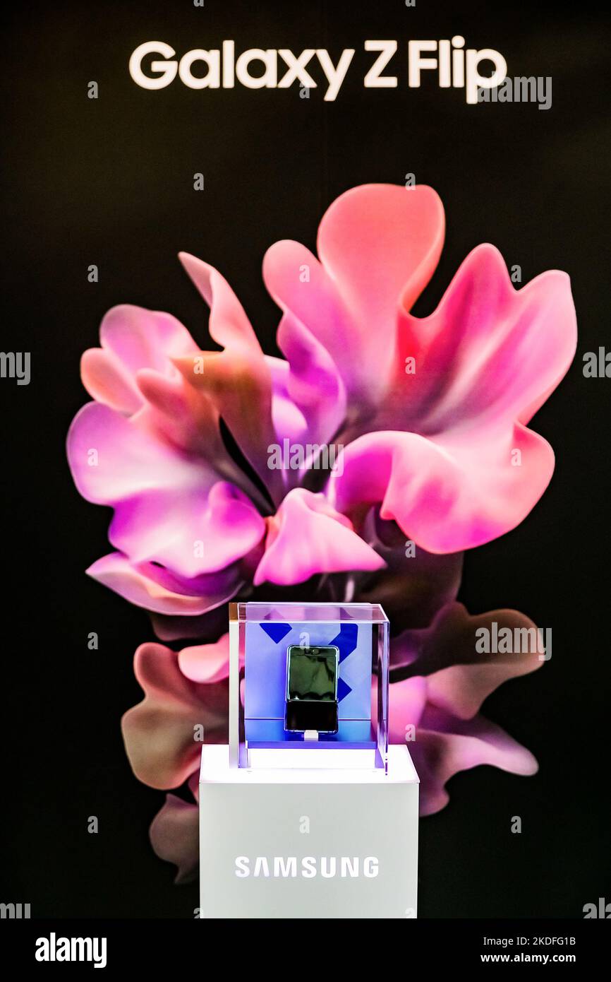 A vertical shot of the Samsung Galaxy Z Flip on display at mall pop-up ...
