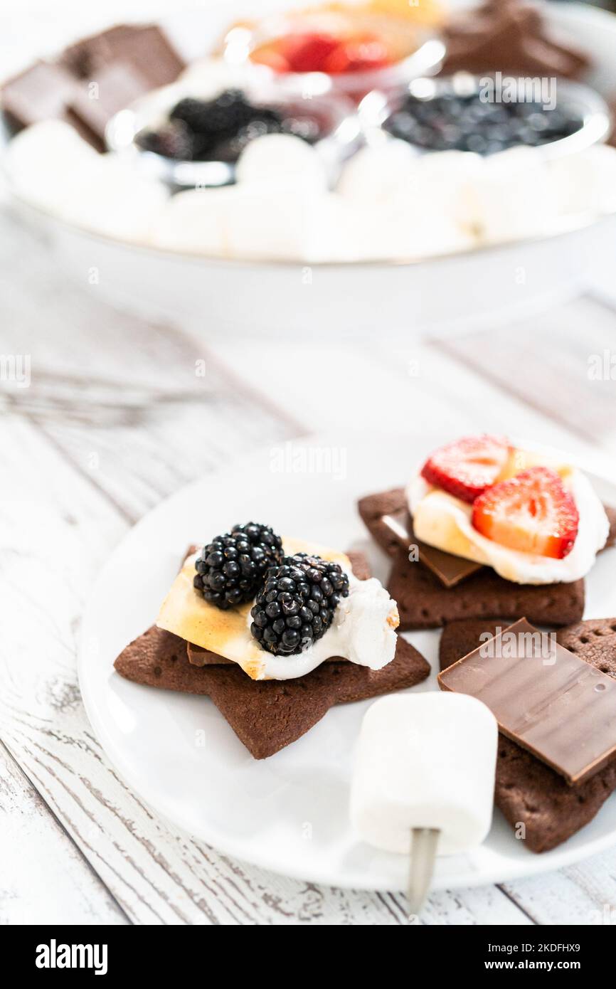Fruit smores hi-res stock photography and images - Alamy