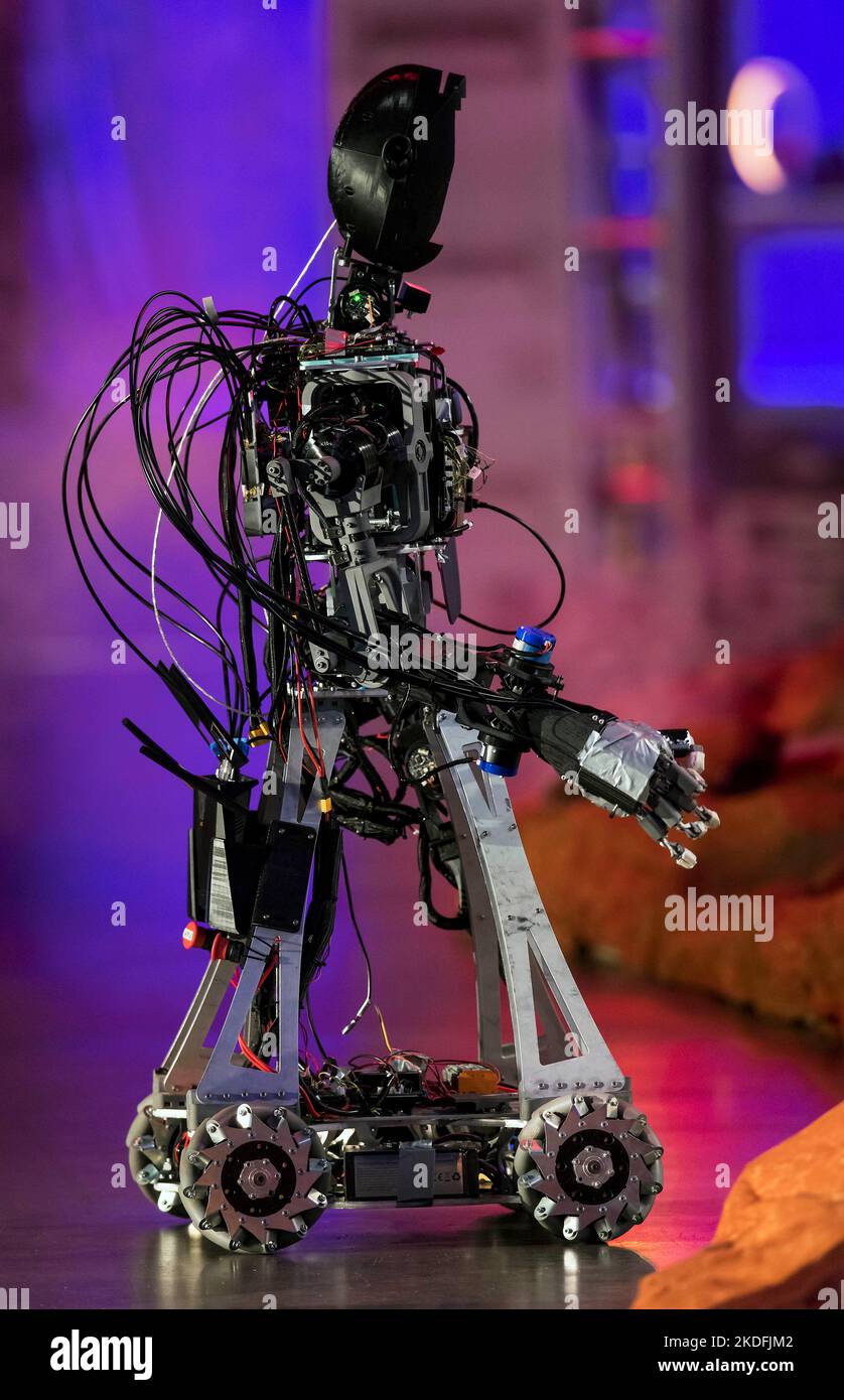 Long Beach, California, USA. 05th Nov, 2022. The robot built by the ...