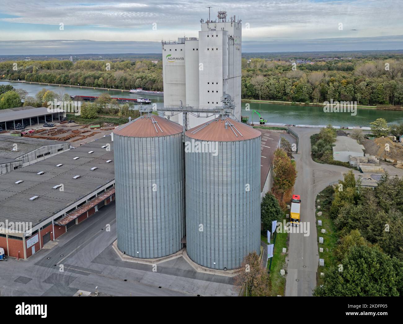 Animal feed silos hi-res stock photography and images - Alamy