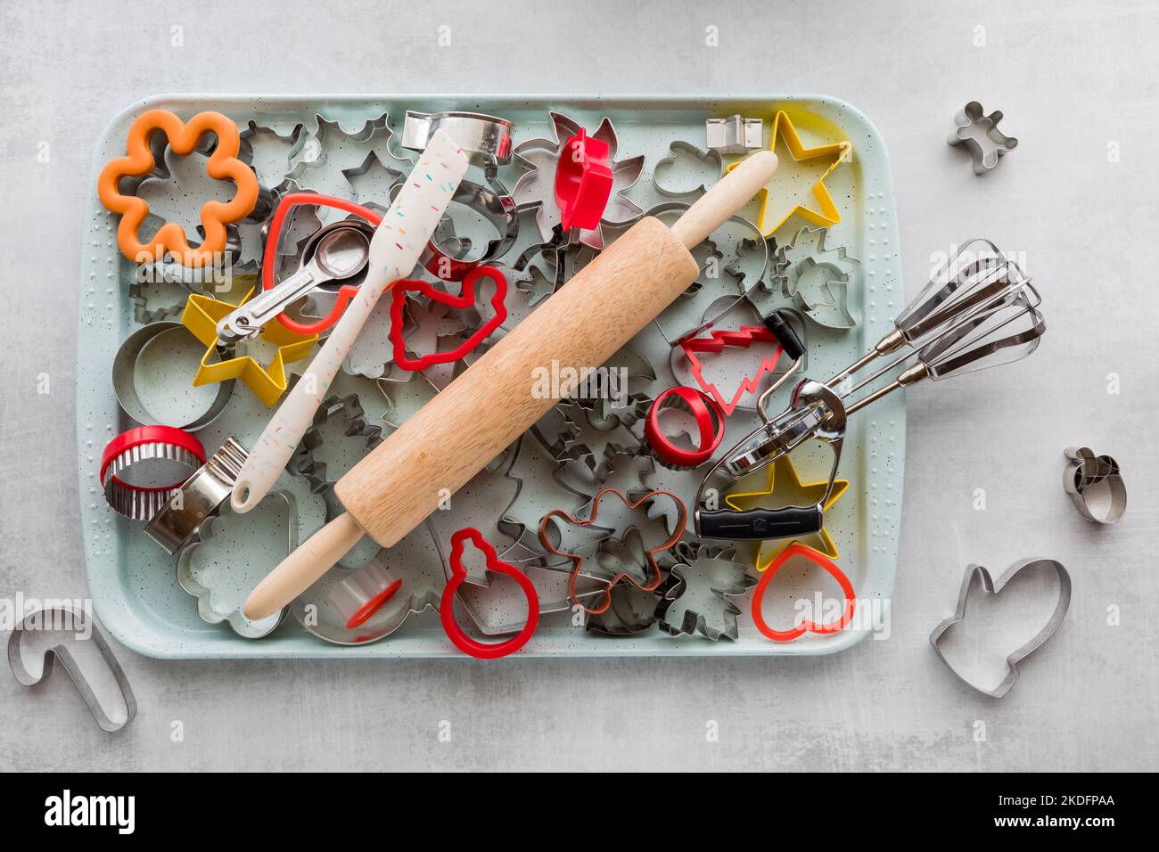 Cookie sheet filled cutters hi-res stock photography and images - Alamy