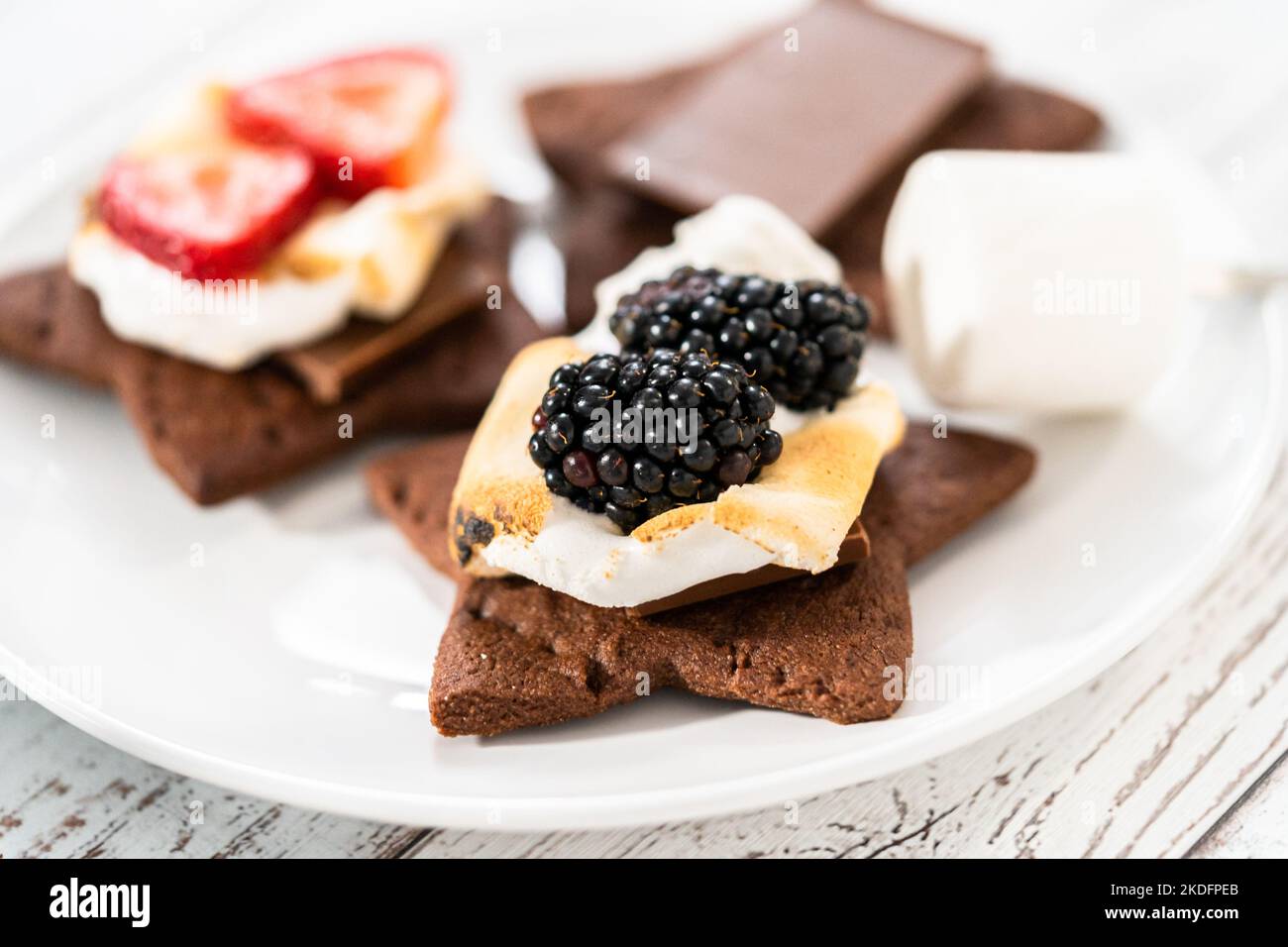 Fruit smores hi-res stock photography and images - Alamy