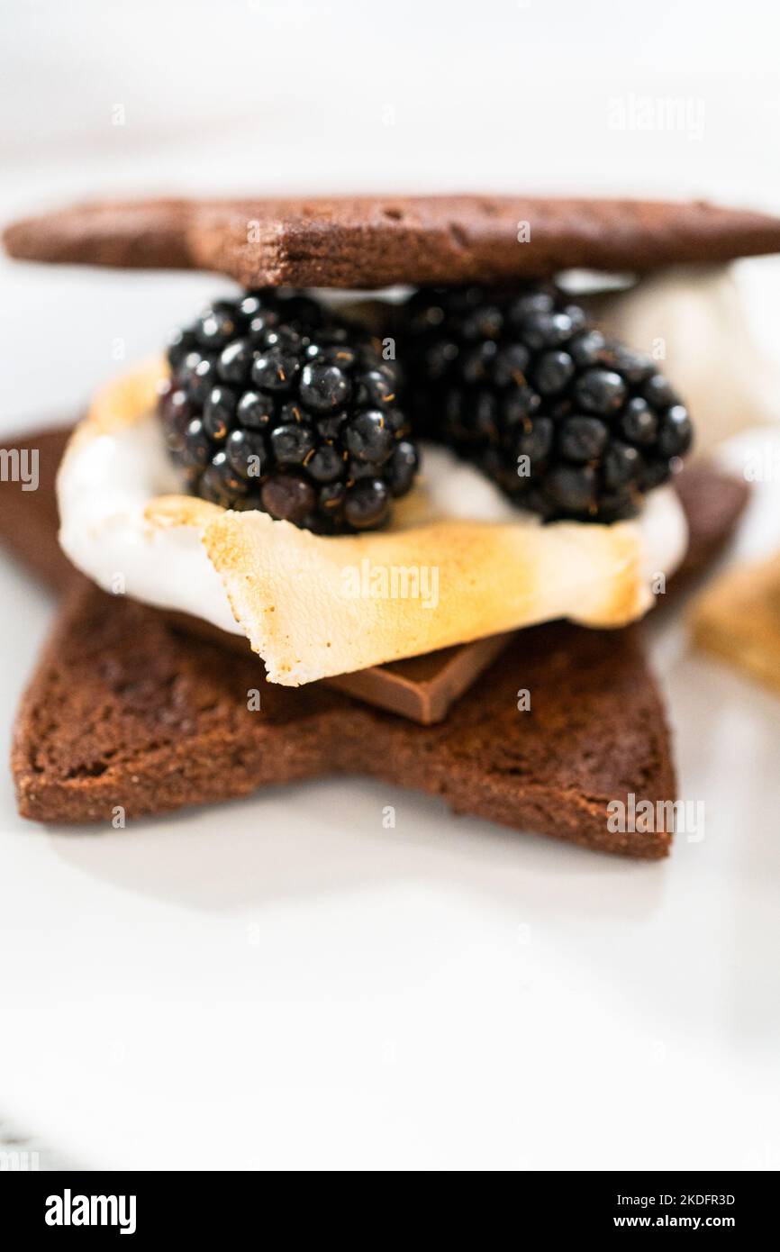 Fruit smores hi-res stock photography and images - Alamy